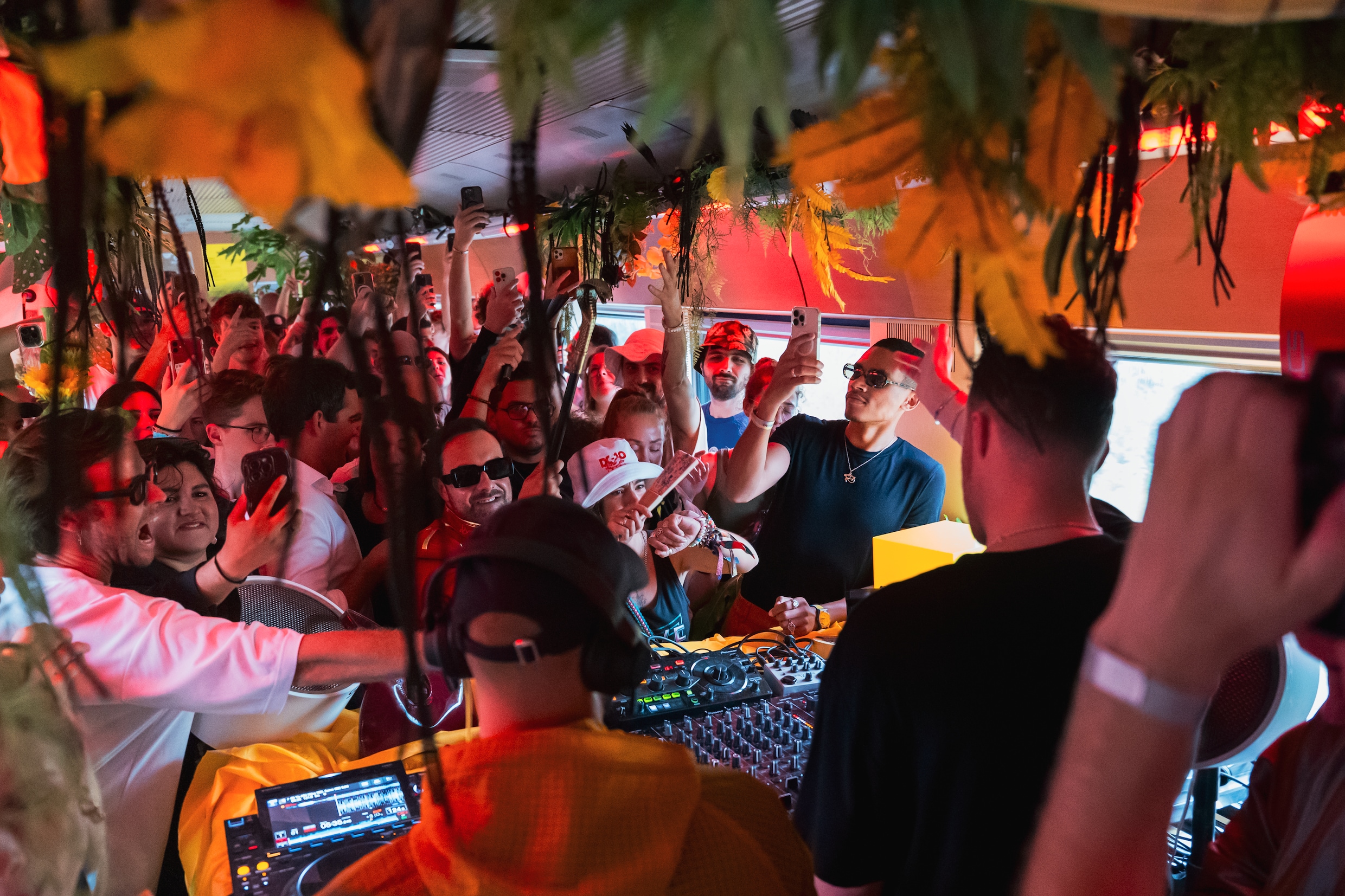 Na 28 jaar blijft Amsterdam Dance Event nog steeds nieuwe plekken in de ...