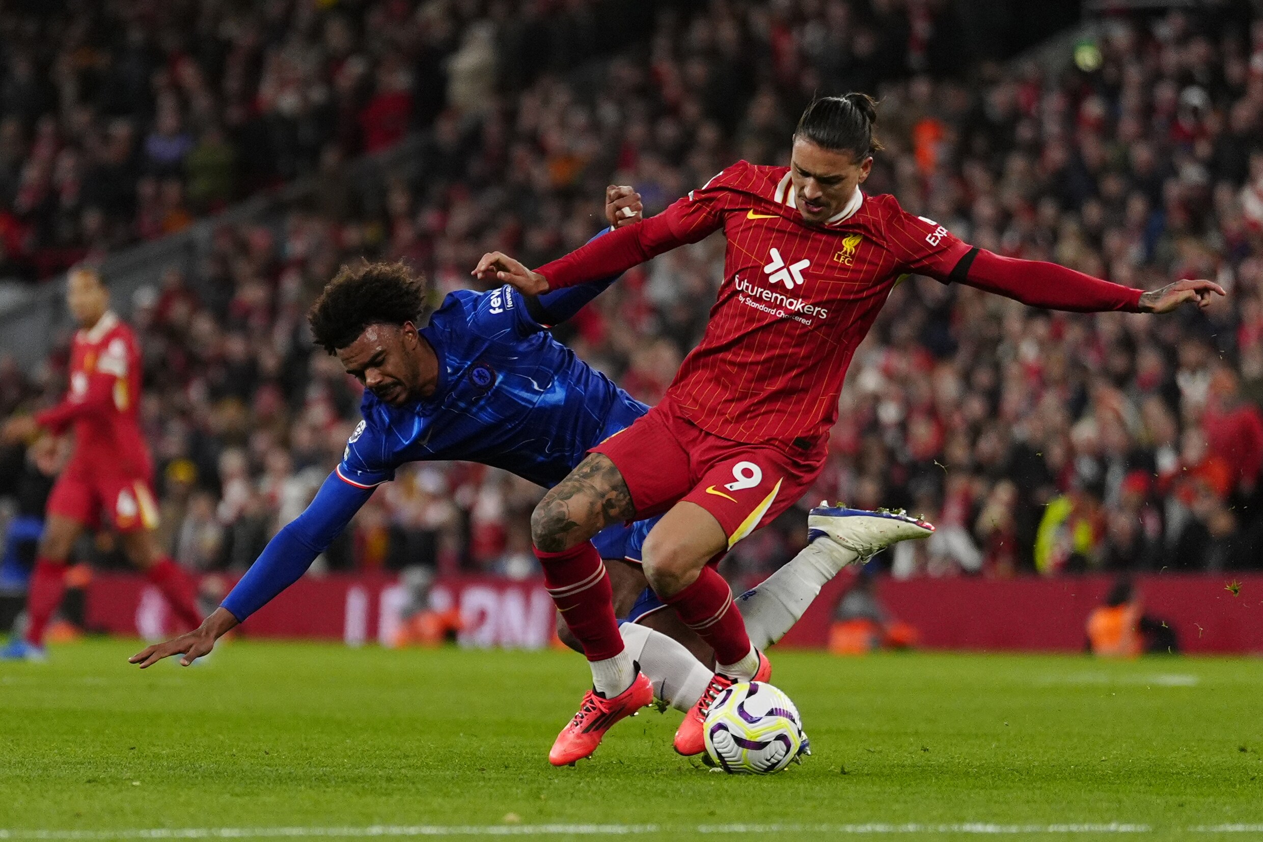 Arne Slots Liverpool wint topper tegen sterk Chelsea (2-1) | de Volkskrant