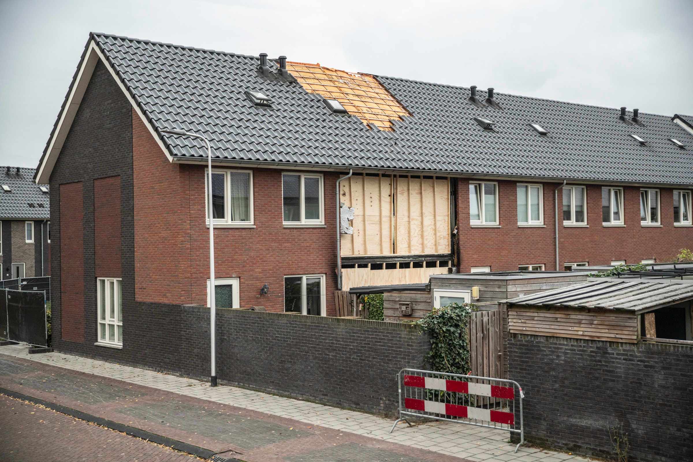 Hoeveel gewone huizen in gewone wijken met gewone mensen ook ontploffen ...