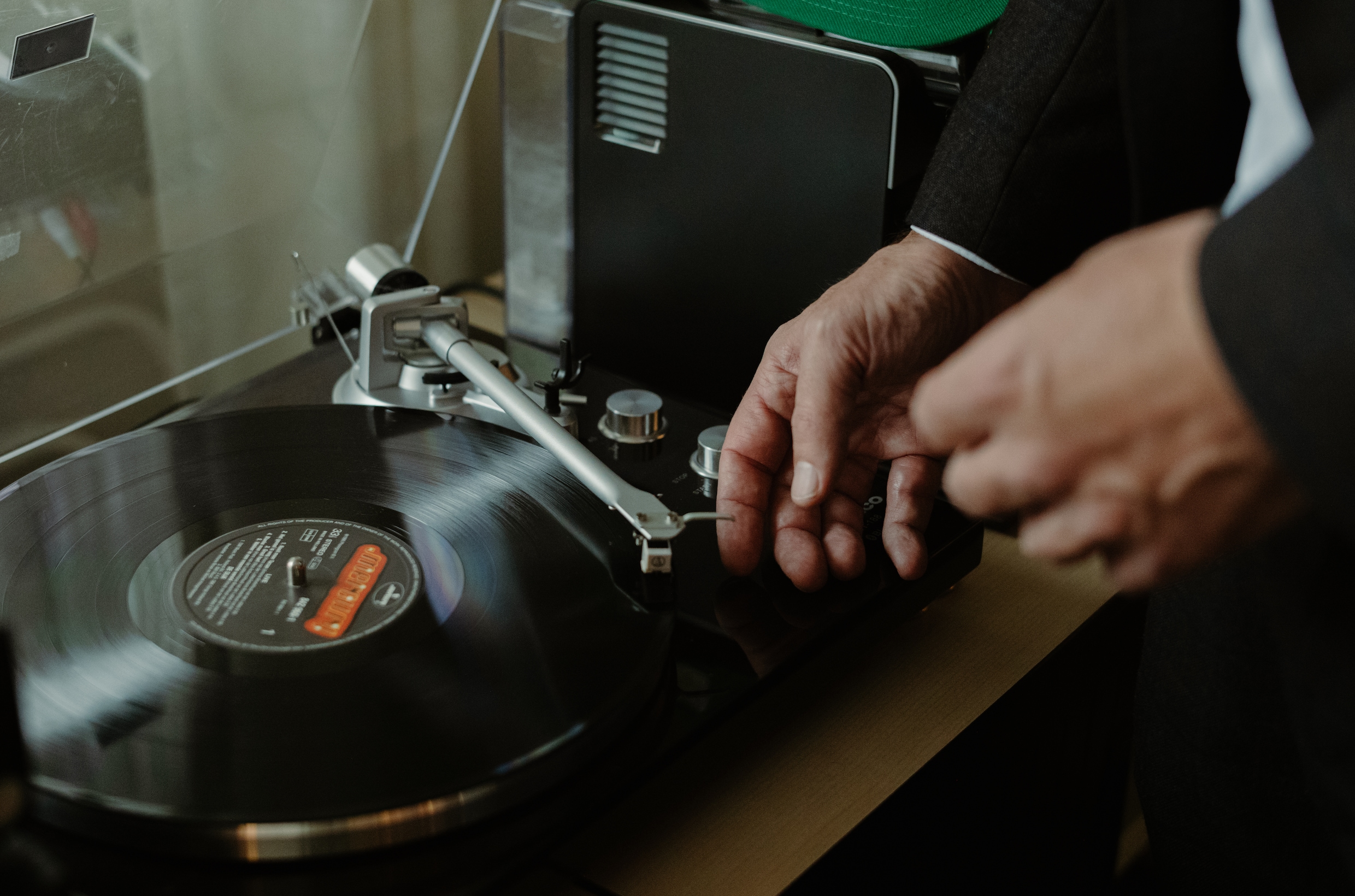 Heftige voetbalrellen en toch minder politie? Burgemeester Paul Depla ...