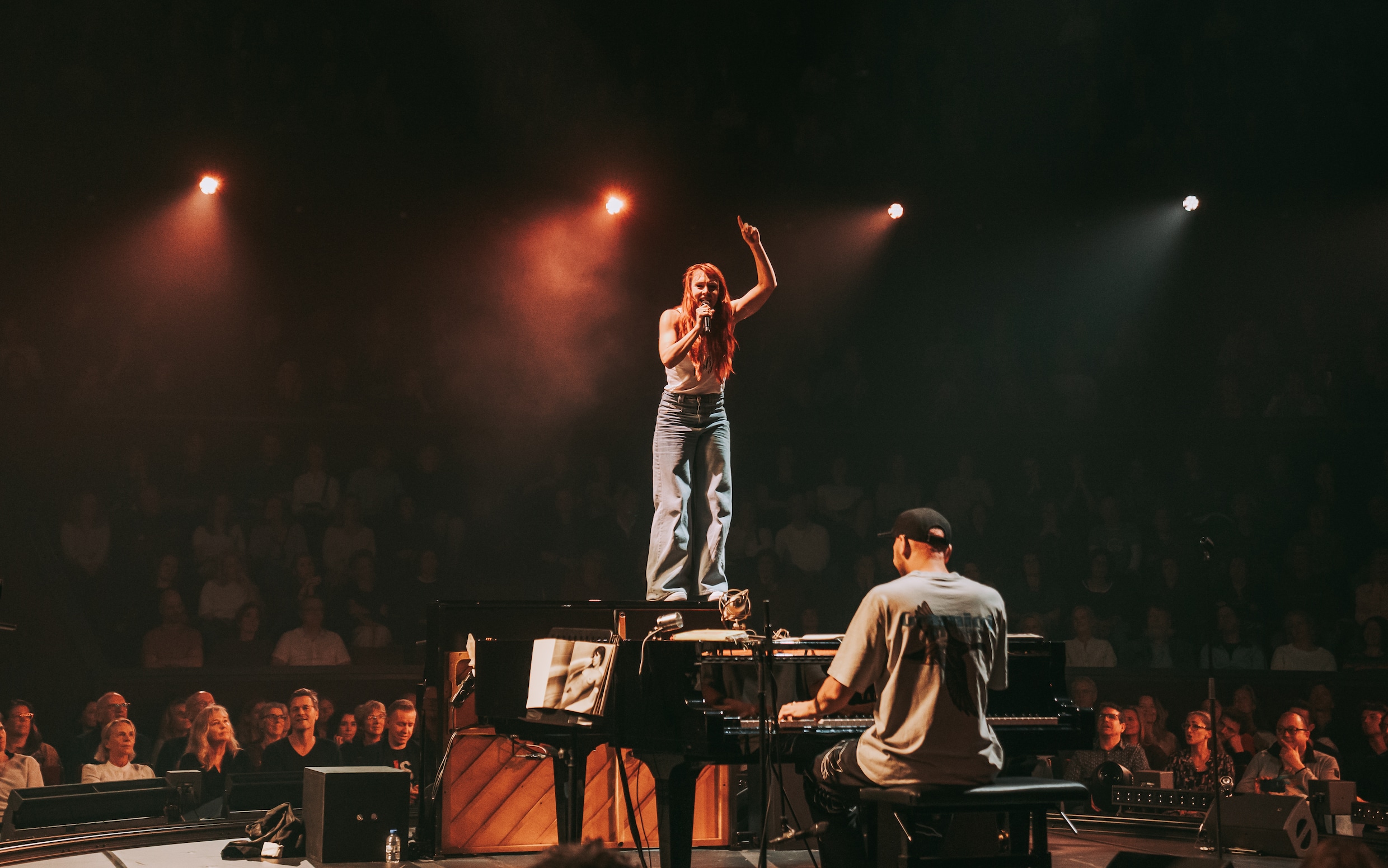 In ‘Vrijplaats’ tovert Wende theater Carré om tot haar muzikale ...
