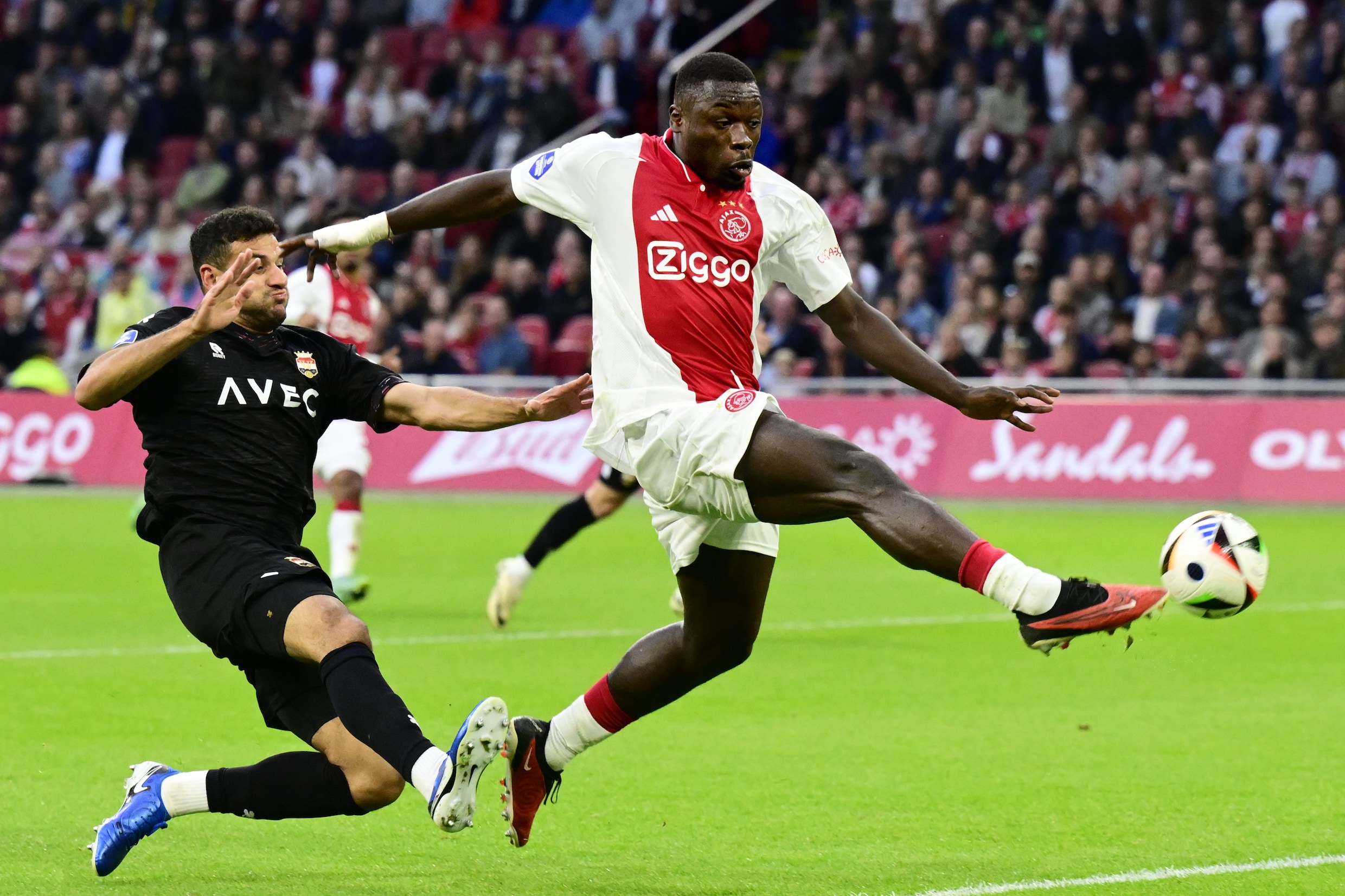 Brian Brobbey is bij Ajax de spits die weliswaar van waarde is, maar niet scoort. Hoe lang nog ...