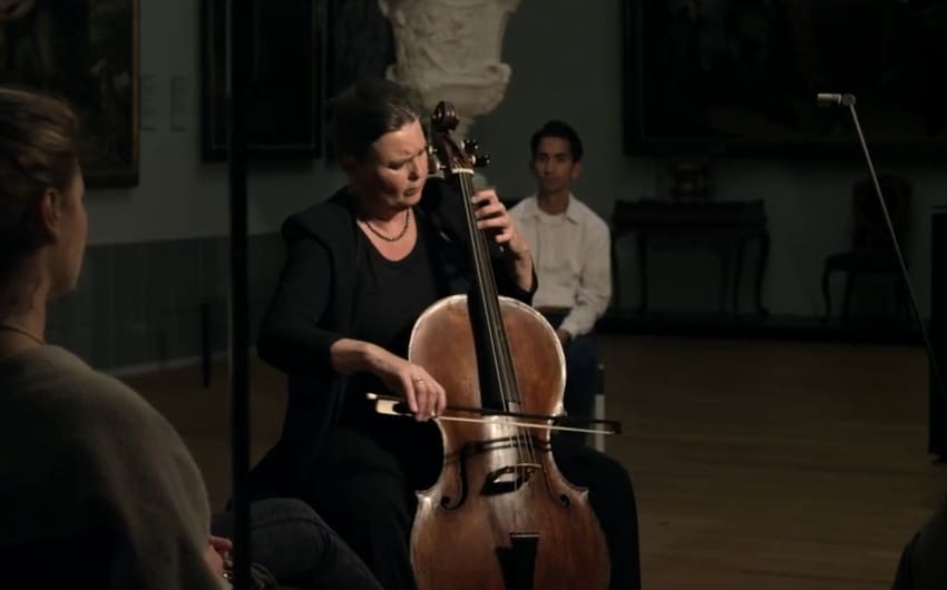 De ‘Cellosuites’ van Bach zijn een soort bijbel voor cellisten. Zelfs ...