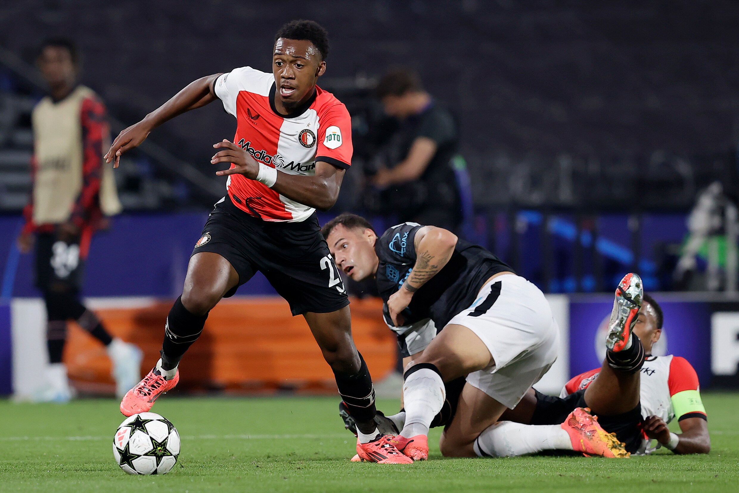 ‘Overal rotzooi, drugs, hoeren en gedoe’: een bezoek aan het gebouw ...