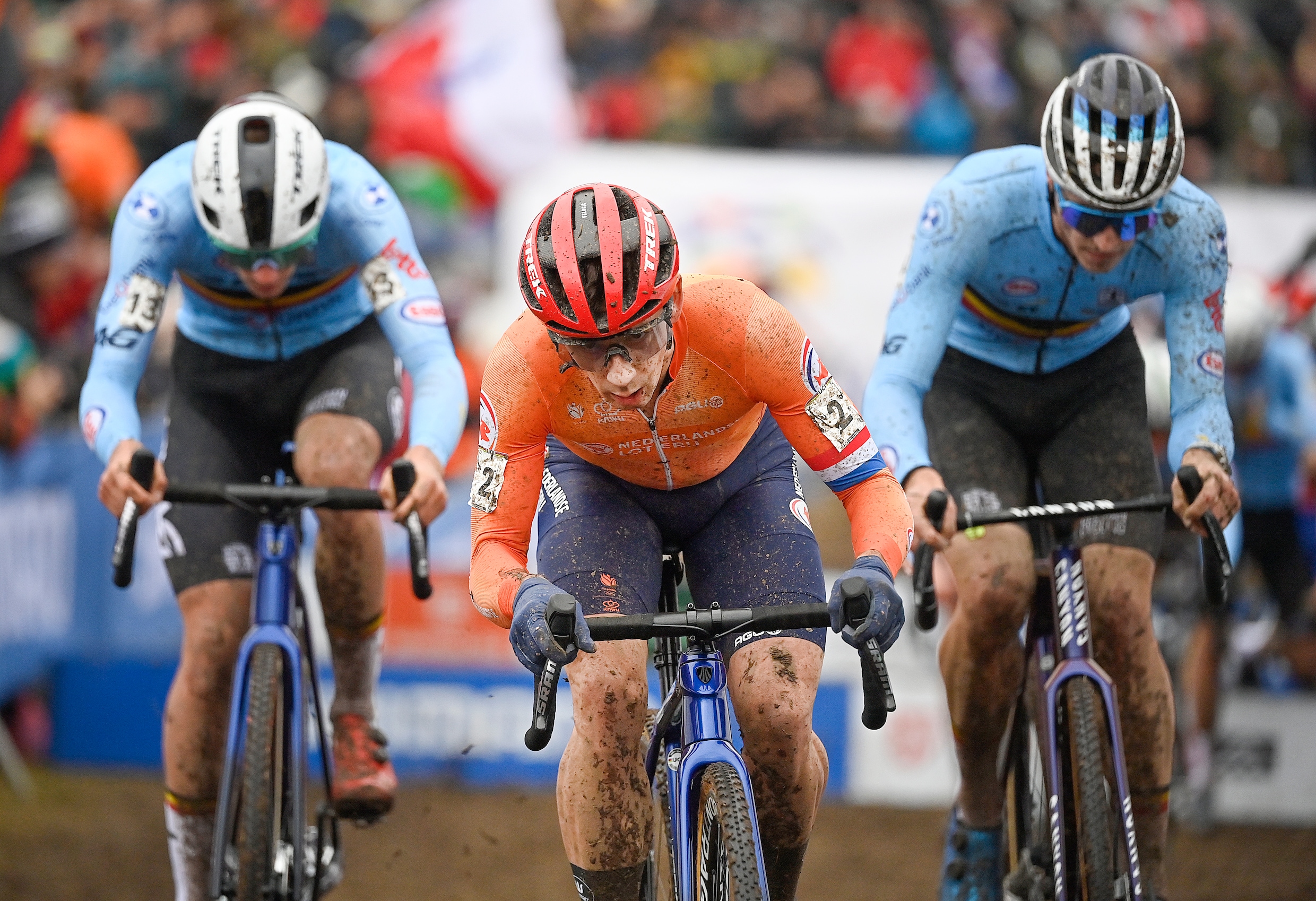 Even 2.000 kilometer reizen naar de EK, je moet er als veldrijder maar ...