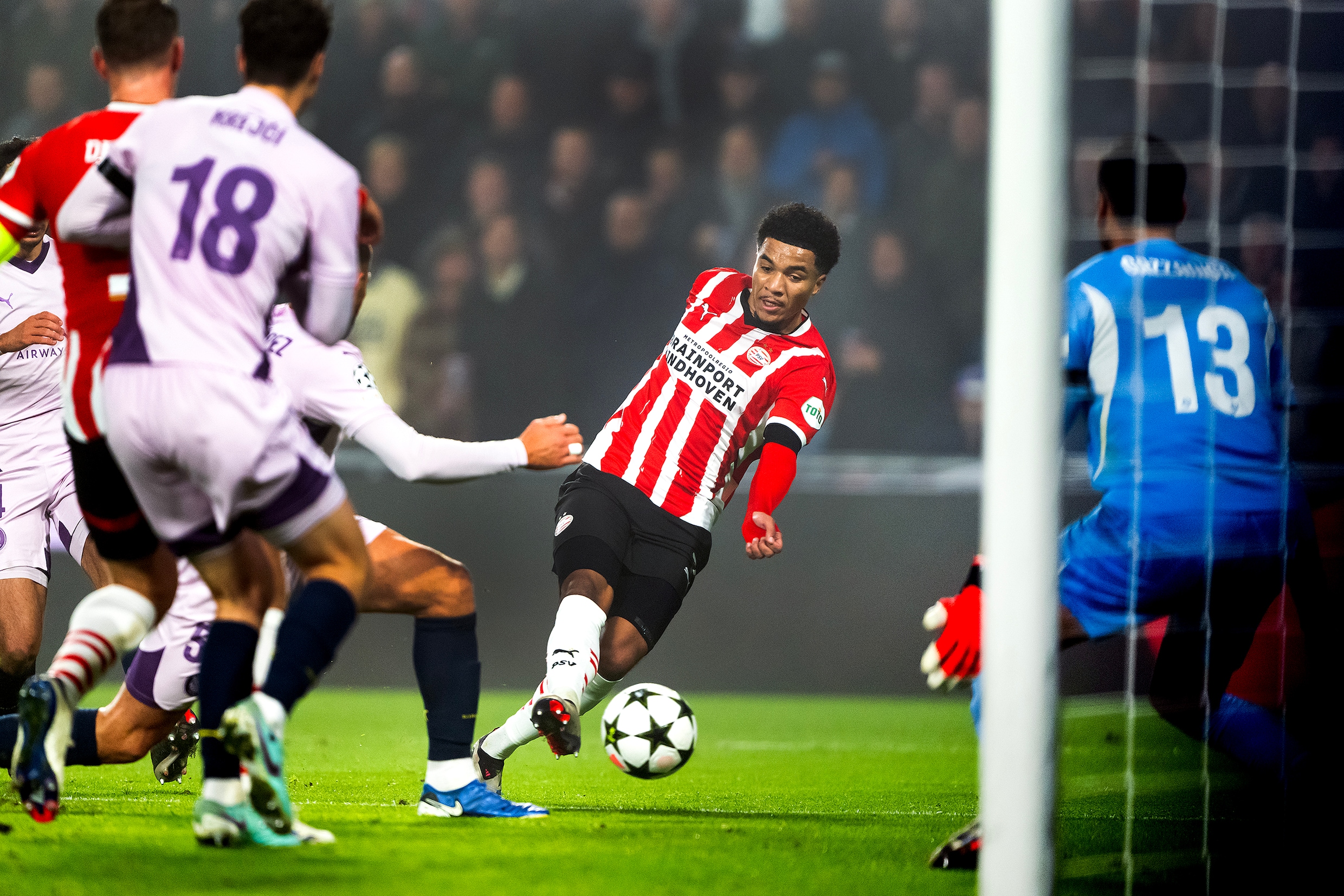 Grandioze Malik Tillman neemt PSV als de nieuwe Frank Rijkaard in ...