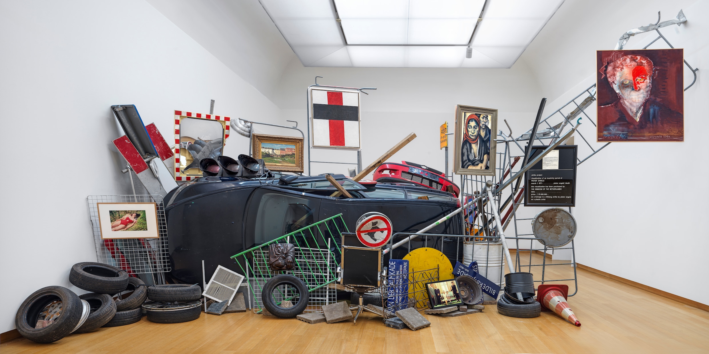 Ahmet Ögüt eist dat zijn kunstwerk uit het Stedelijk Museum in ...