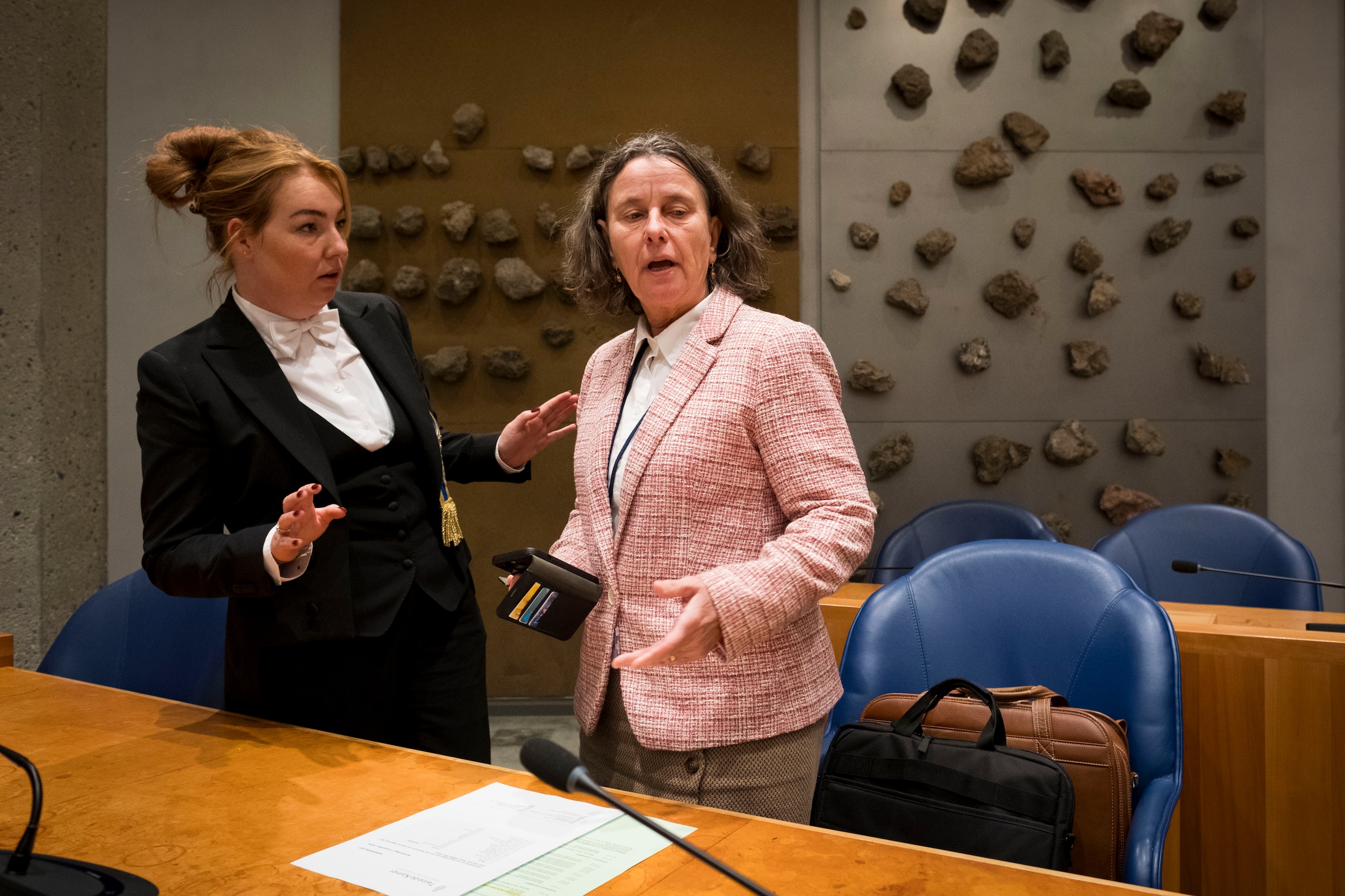 ‘Ik diesel gewoon door’, zegt asielminister Faber. Maar de Kamer vraagt zich af: waarmee precies ...