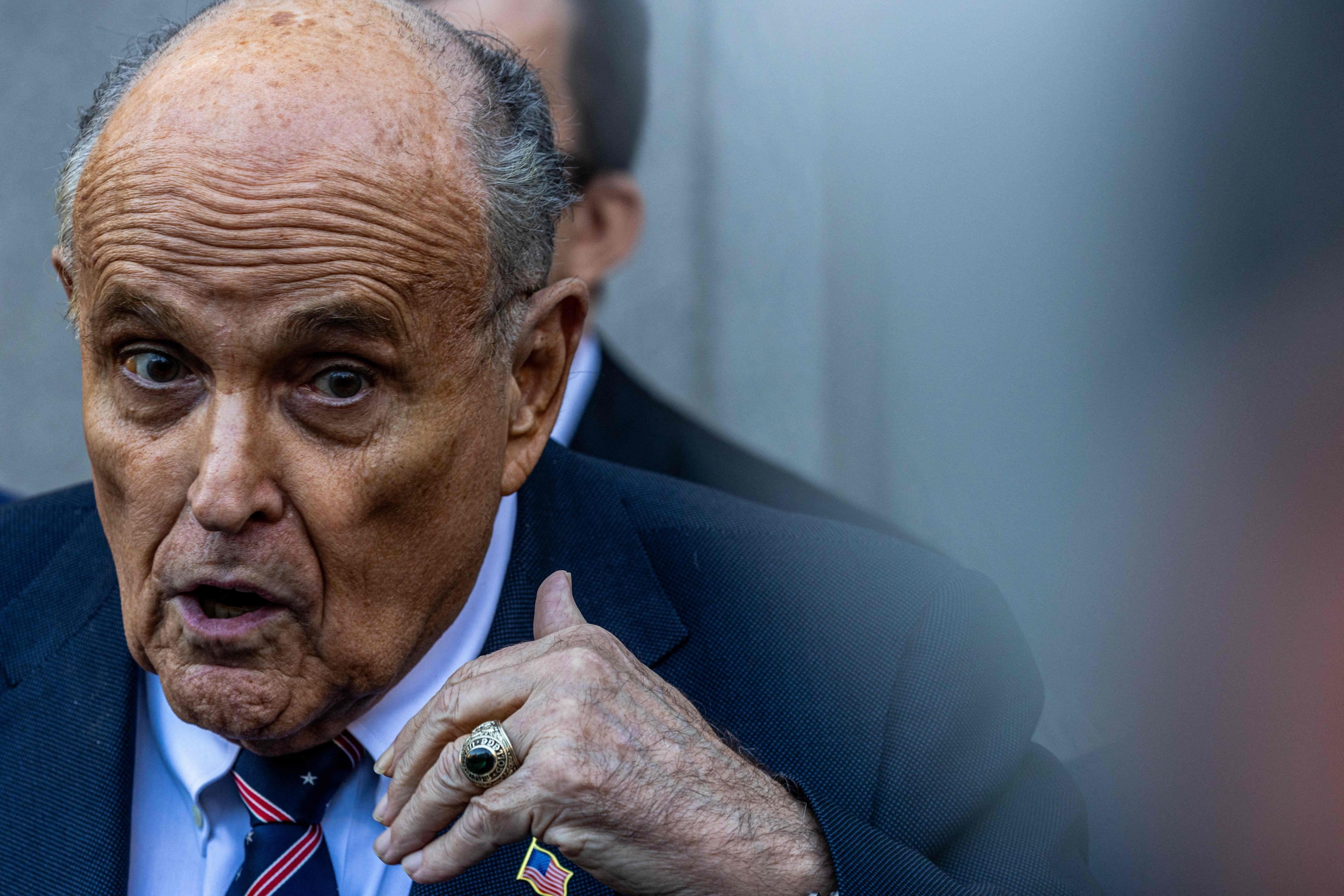 Giuliani lost bescheiden deel af van smartengeld, toegekend in zaak ...