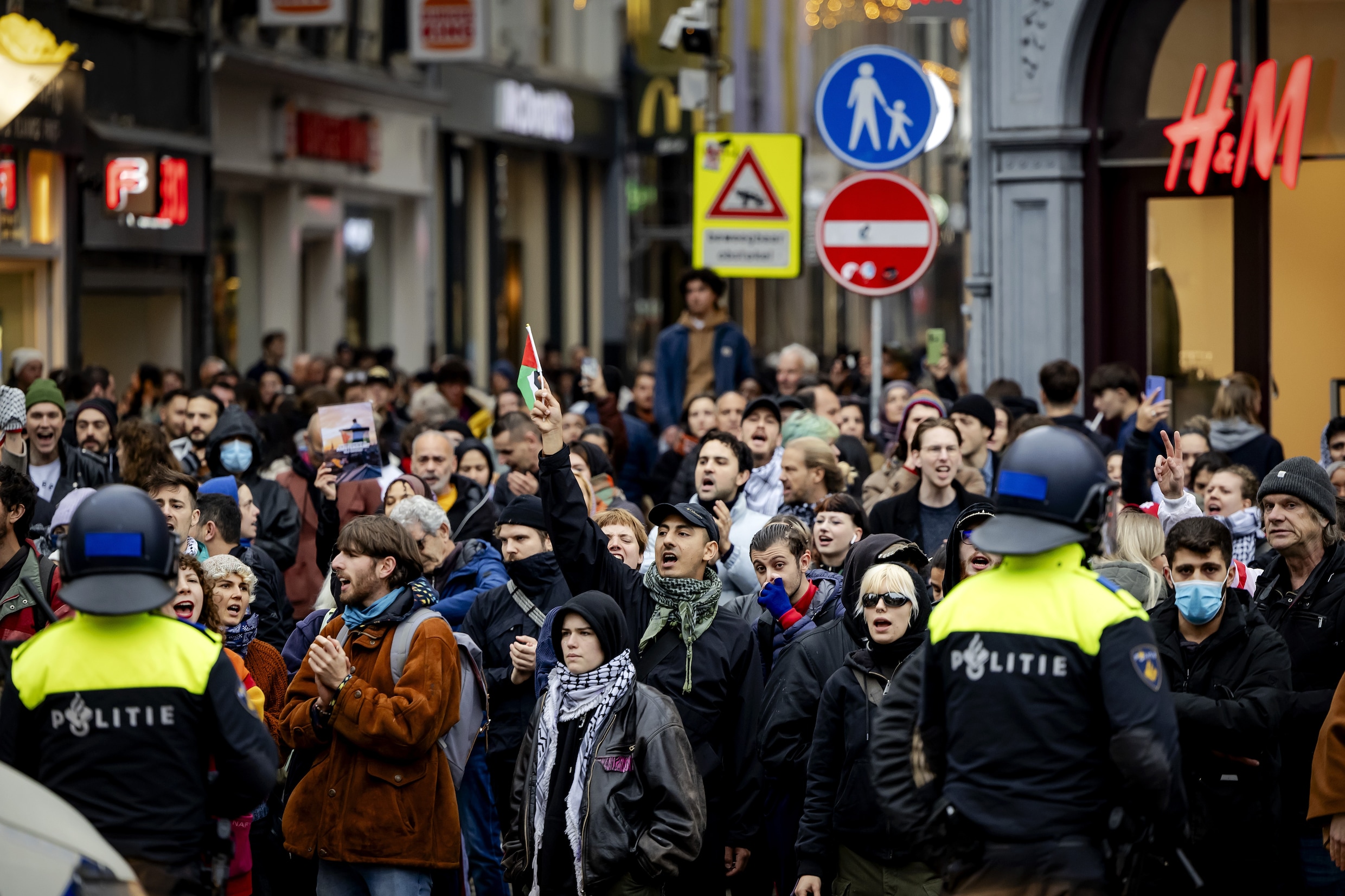 Live rellen Amsterdam: Kabinet herhaalt: geen informatie gekregen van ...