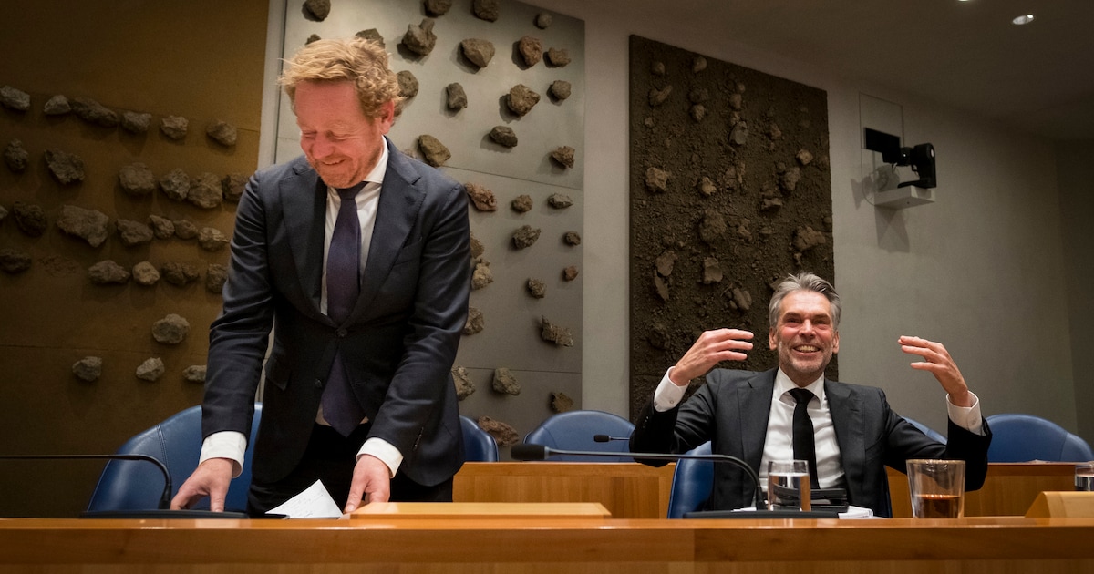 Oude zorgen over denaturalisatie laaien weer op: ‘Mensen met dubbele nationaliteit krijgen ...