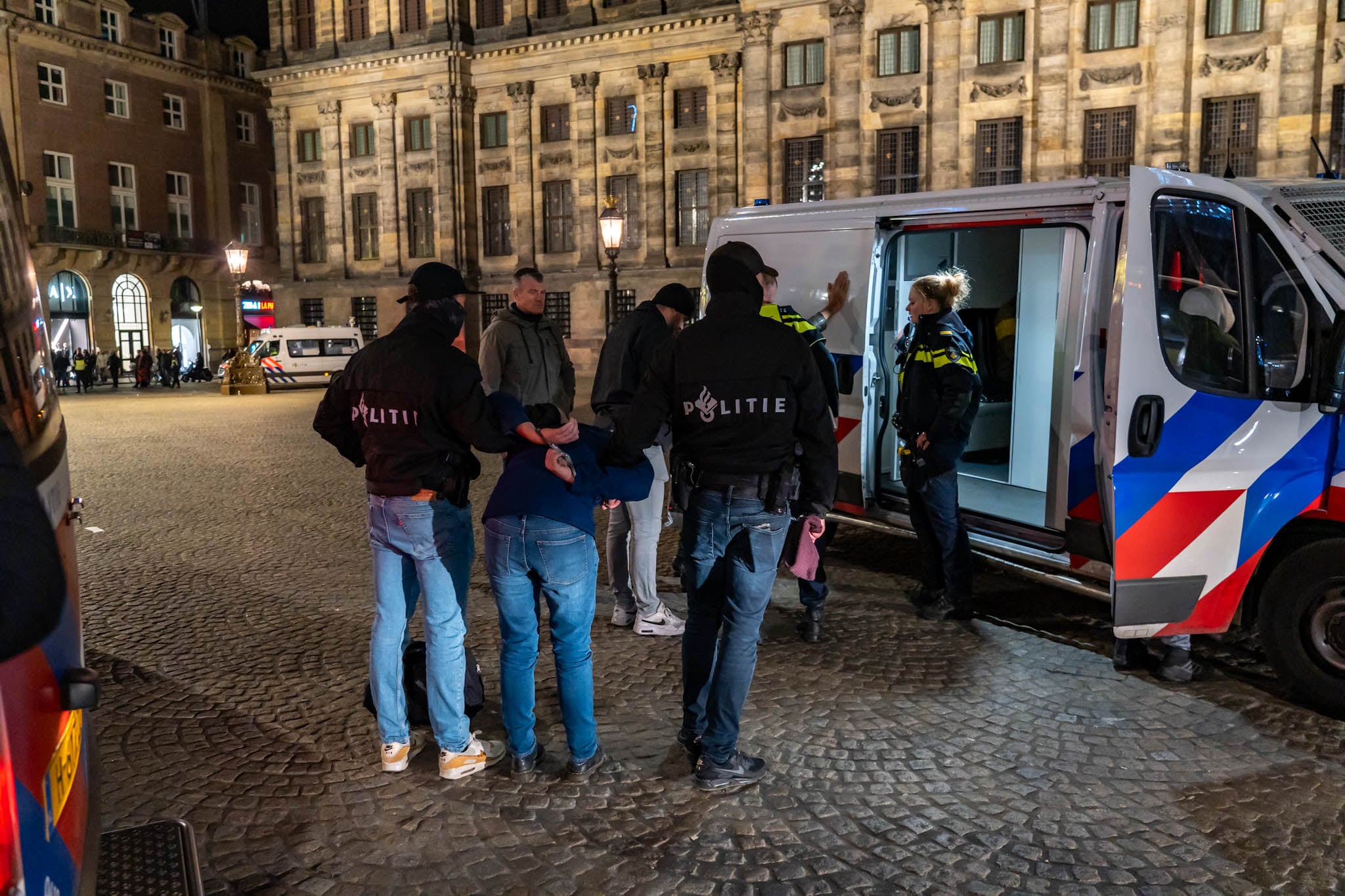 Live rellen Amsterdam: Kabinet herhaalt: geen informatie gekregen van ...