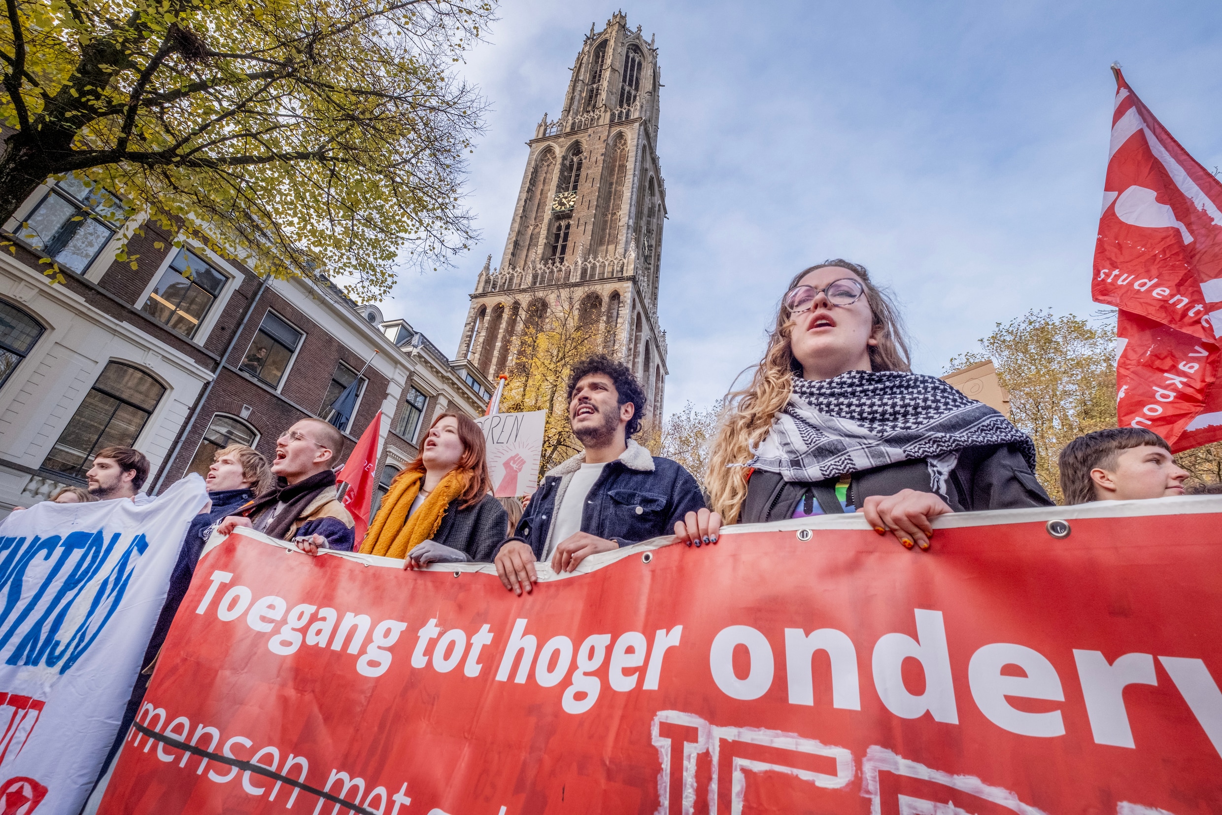 Studenten demonstreren tegen bezuinigingen én voor Palestijnen – maar ...