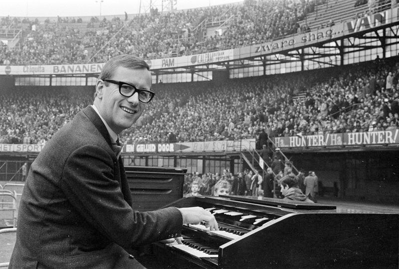 Muzikant en ondernemer Stef Meeder (1935-2024) zag een gat in de markt ...