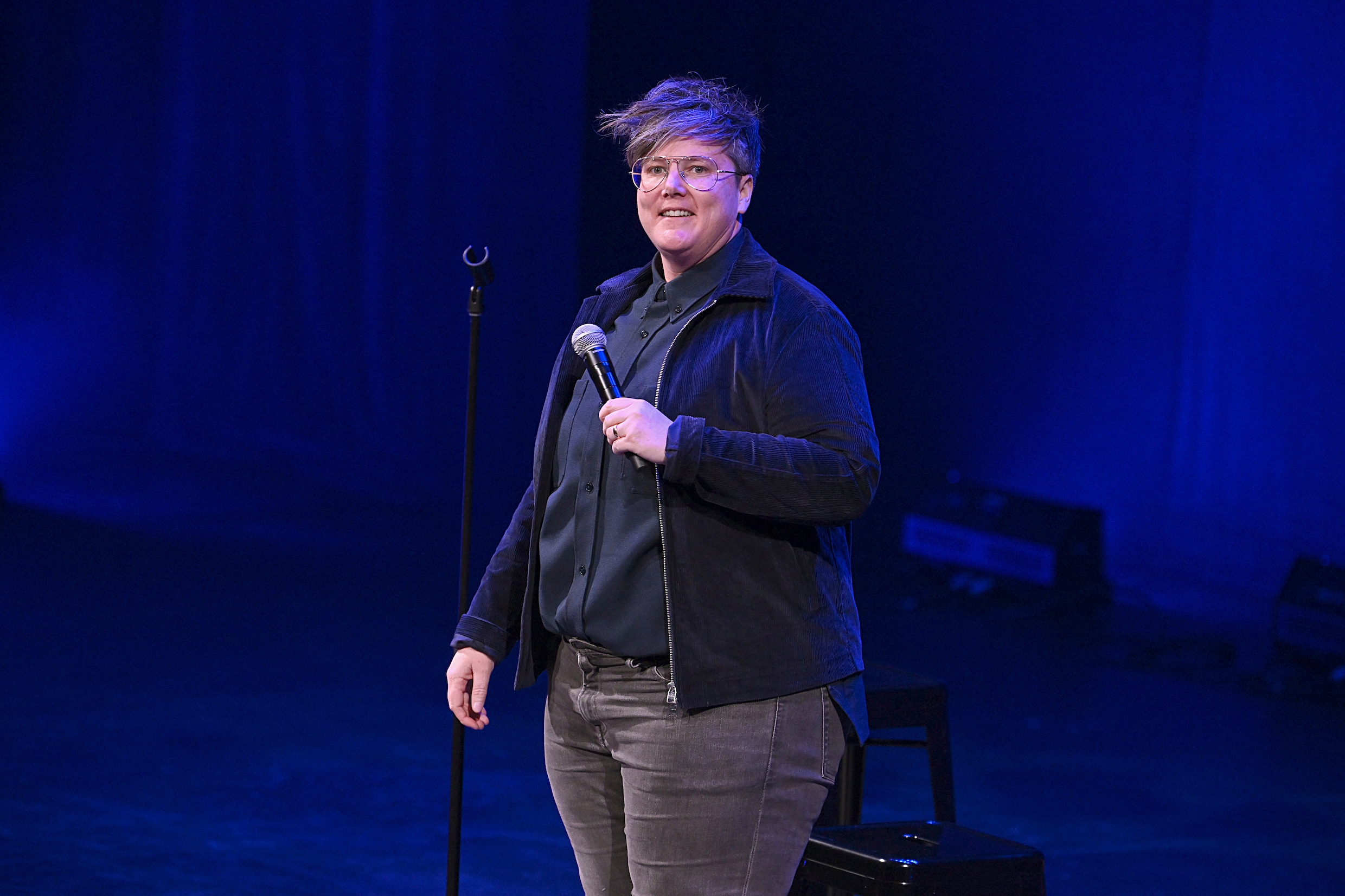 Meesterlijke Hannah Gadsby vermaakt het uitzinnige Carré ruim anderhalf ...