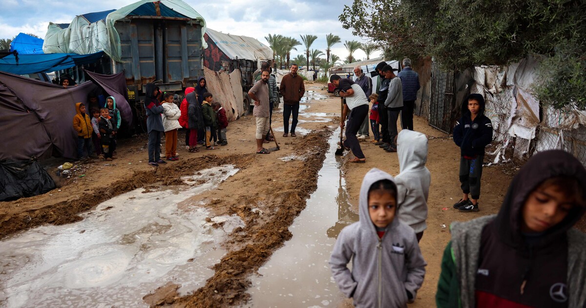 Gaza getroffen door overstromingen, ‘tienduizend tenten weggespoeld ...