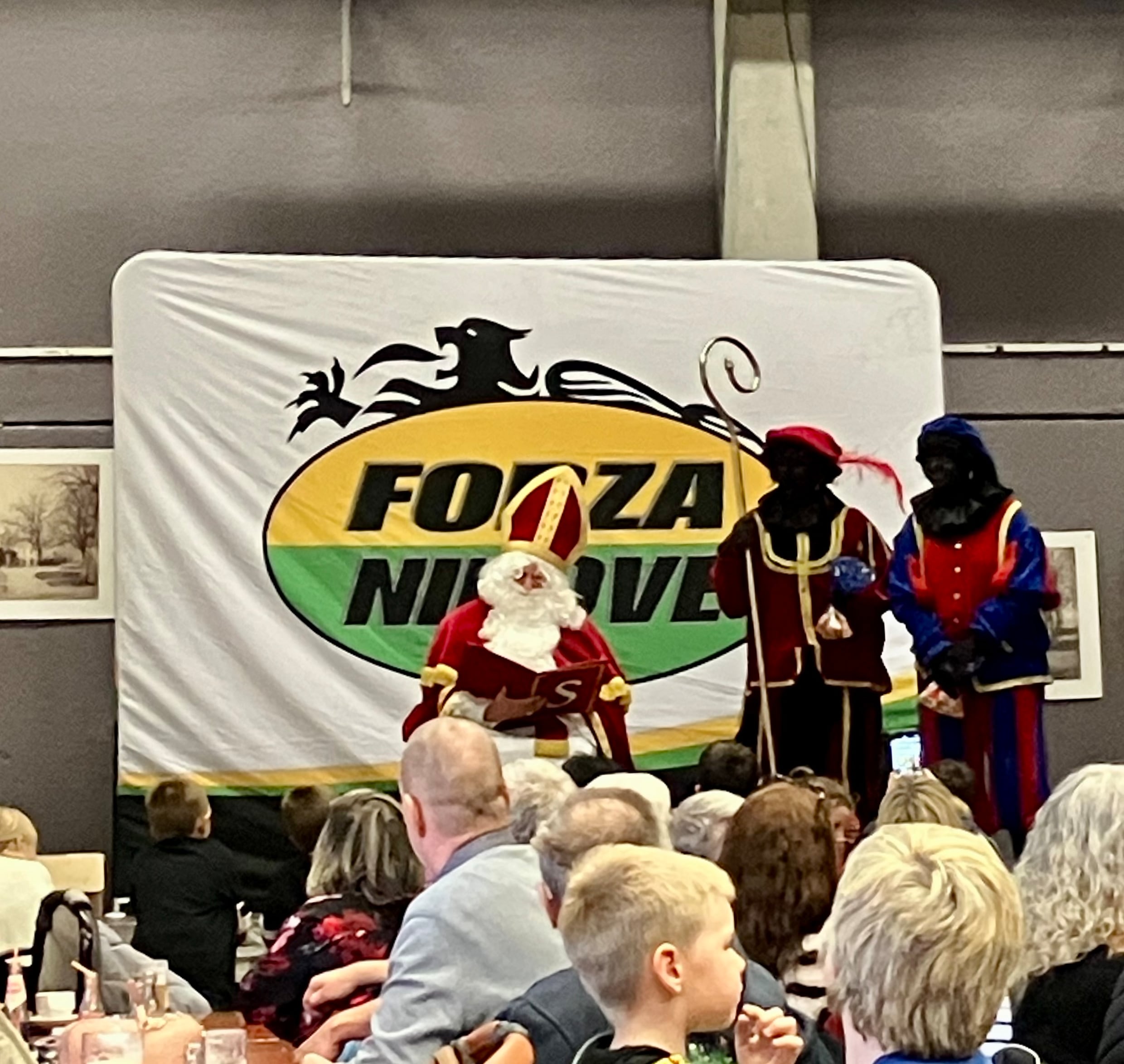 Radicaal-rechts is aan de macht, maar eerst vieren ze Sinterklaas | de ...