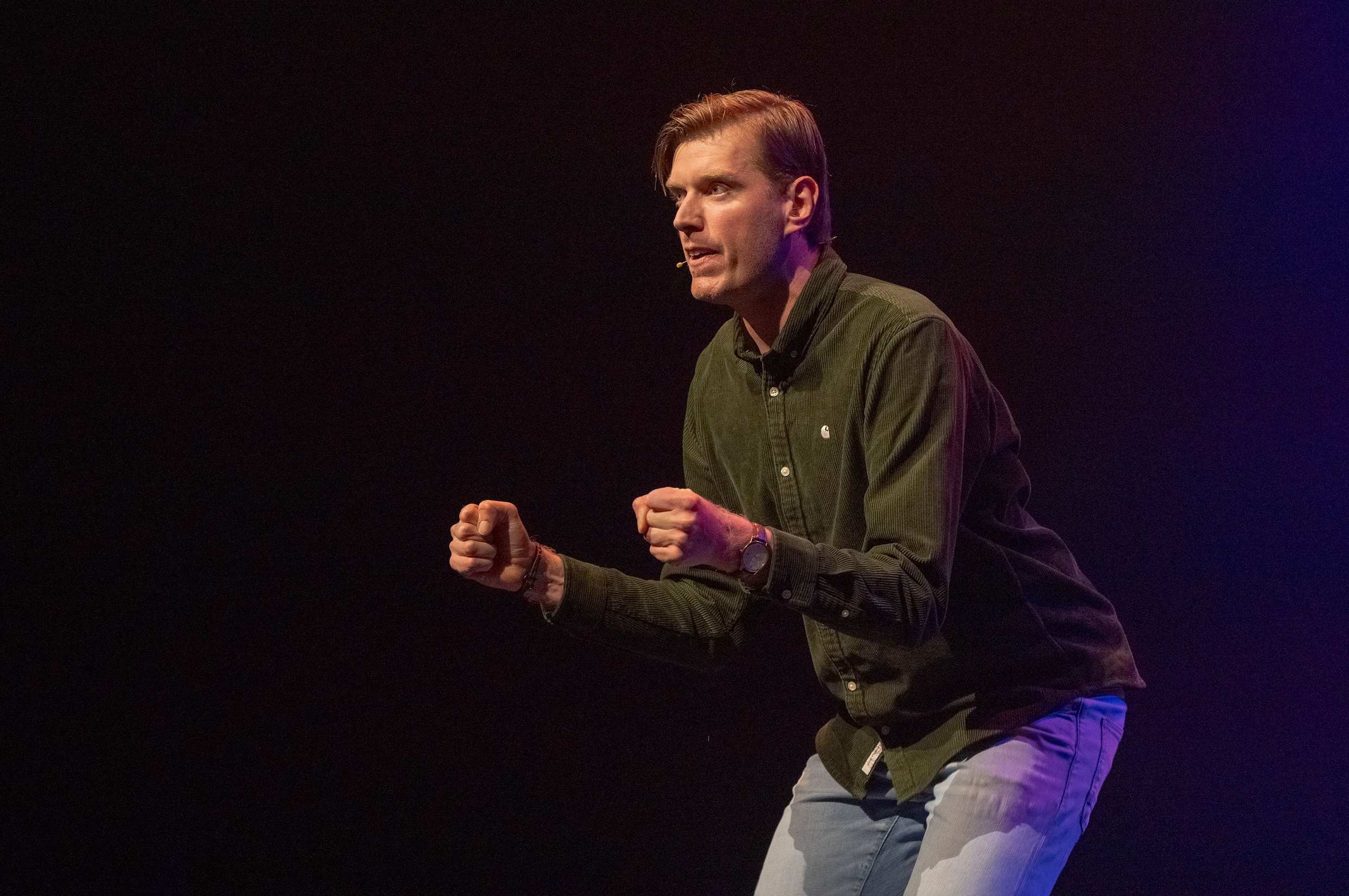 Energieke verteller Oscar Smit wint mannelijke finale van ...