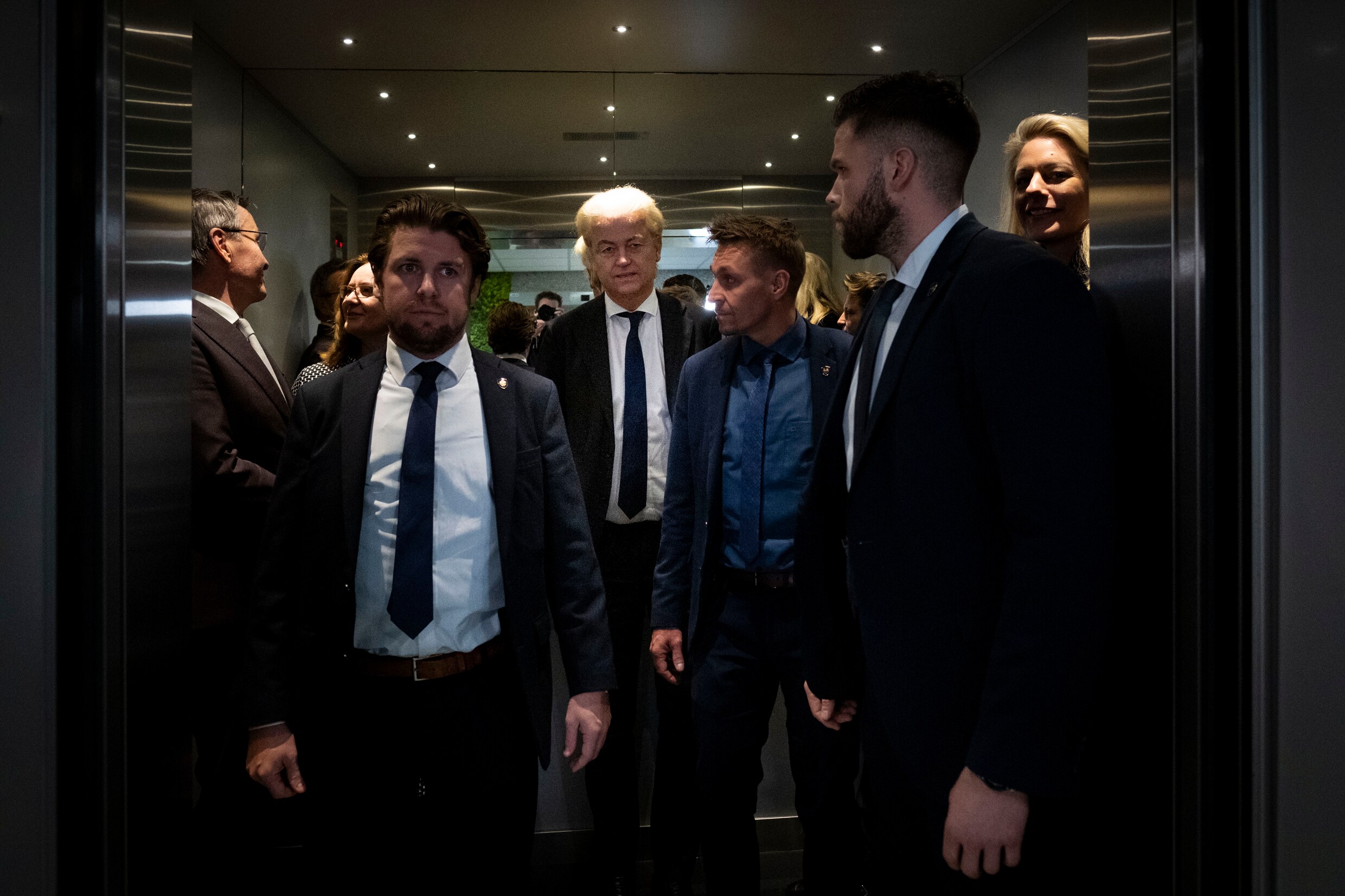 Knarsetandend ziet het kabinet toe hoe Wilders het Israëlbeleid blijft ...