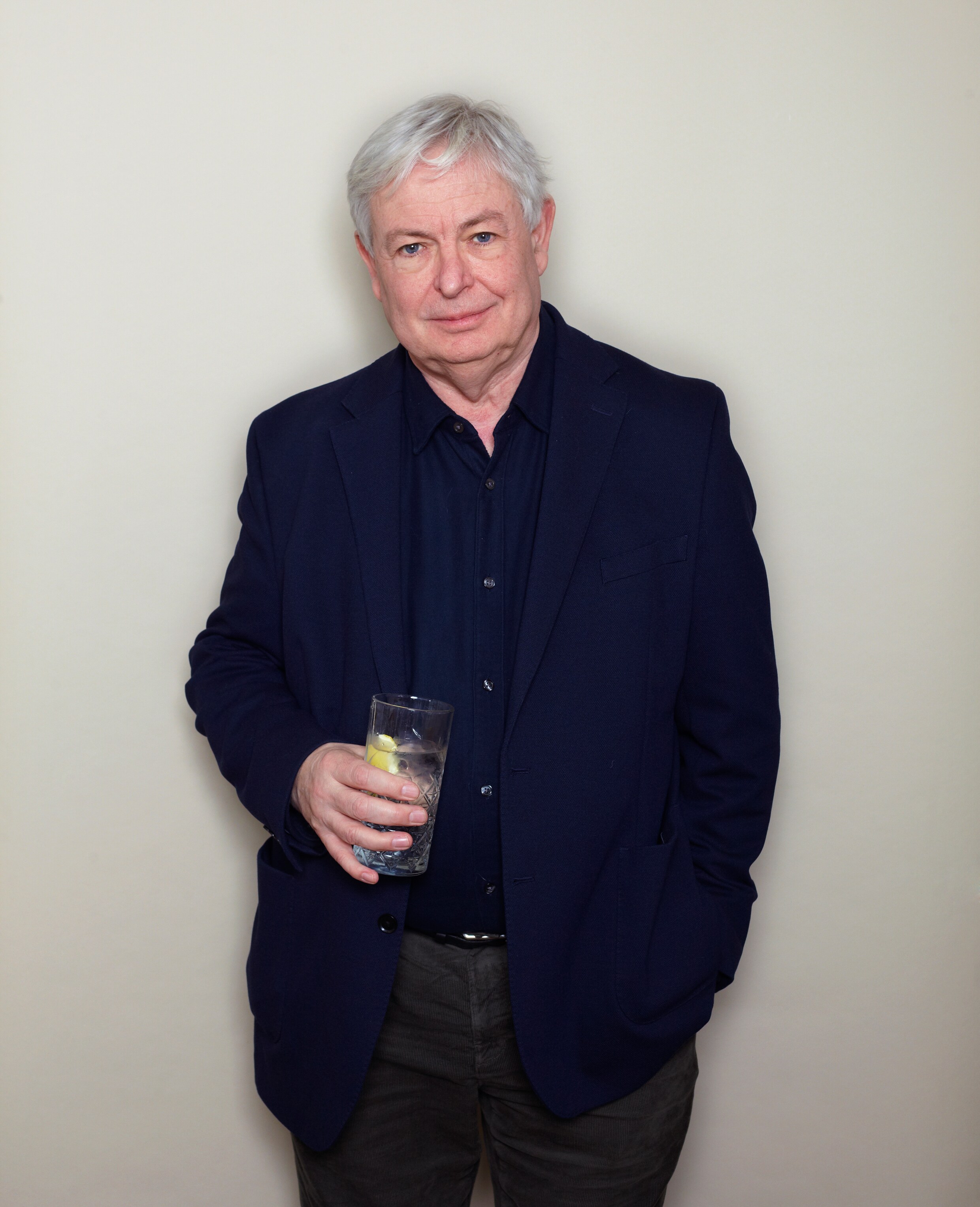 Jonathan Coe gidst ons door de wereld van de misdaadroman, te beginnen bij ‘cosy crime’ | de ...