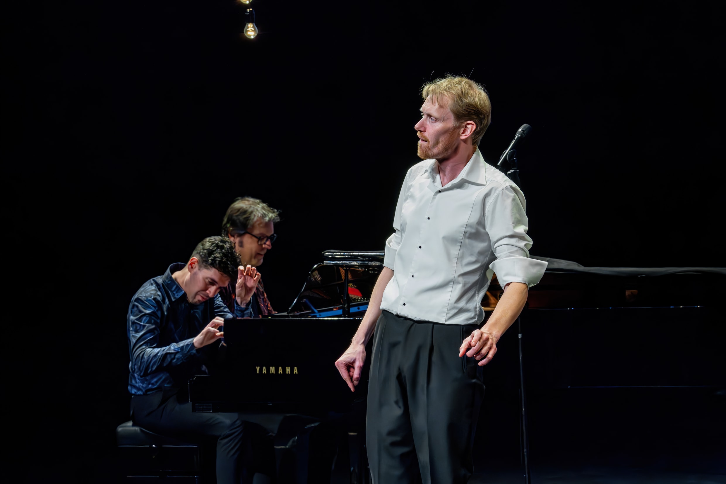 Cabaretier Soundos El Ahmadi wint haar eerste Poelifinario met haar ...