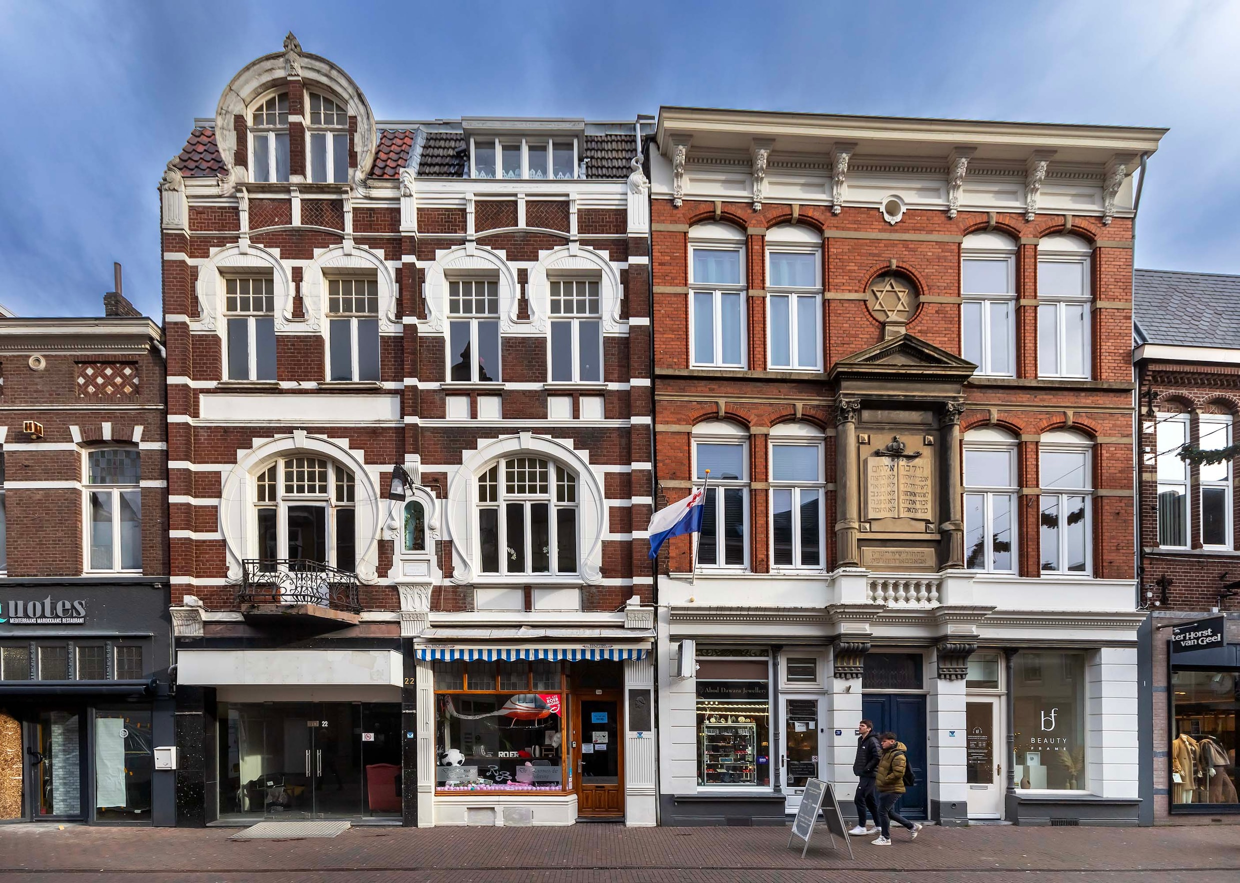 Van wieg tot graf: in het voetspoor van bouwmeester Pierre Cuypers door ...