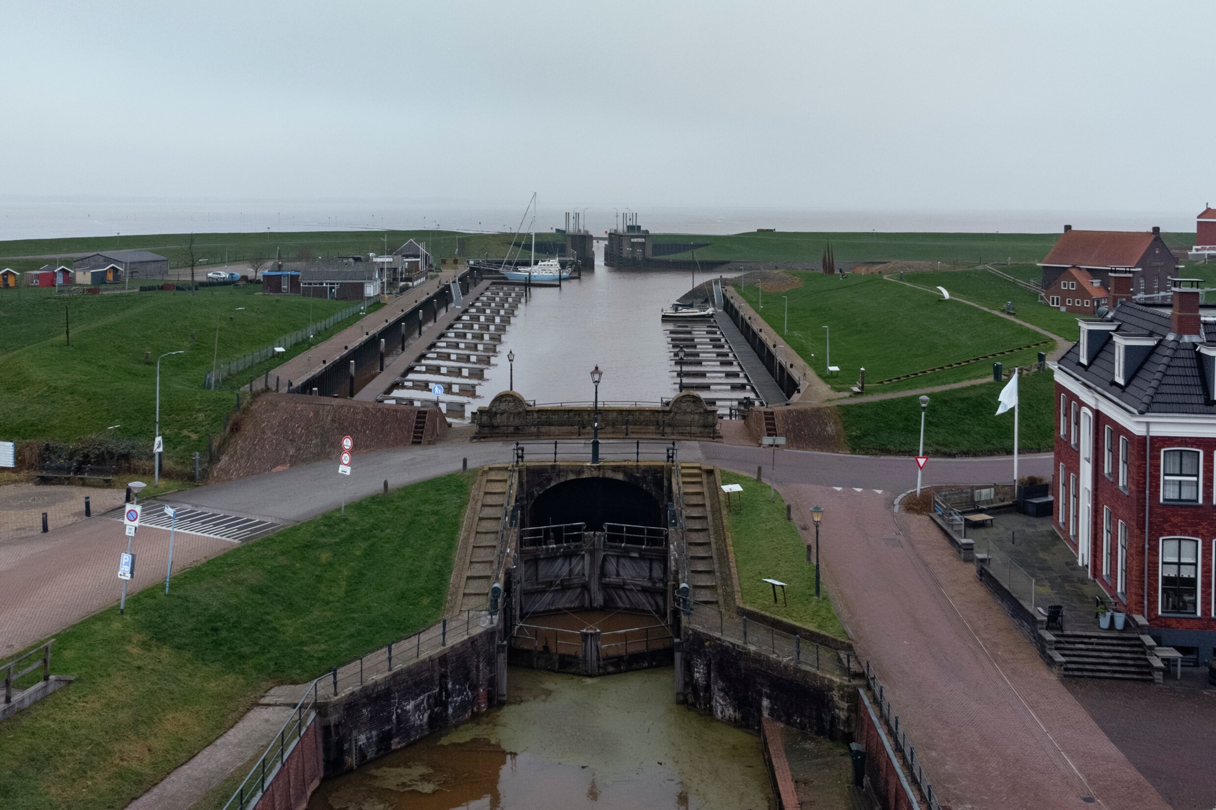 ‘Je kunt wel zeggen dat ‘Zijl’ verwant is aan het woord ‘sijpelen ...