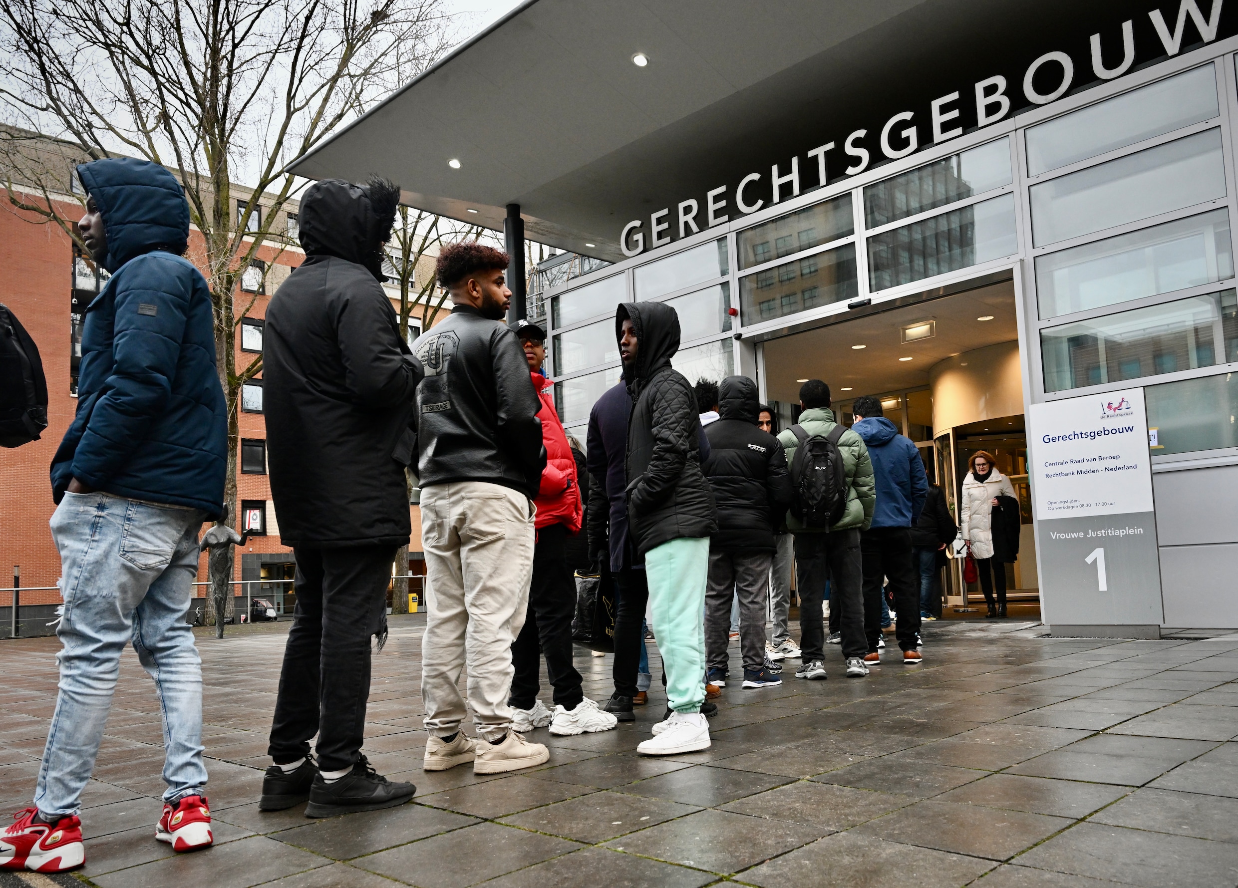 Ongedocumenteerden dagen gemeenten vanwege sluiten opvang: ‘Ter Apel is ...