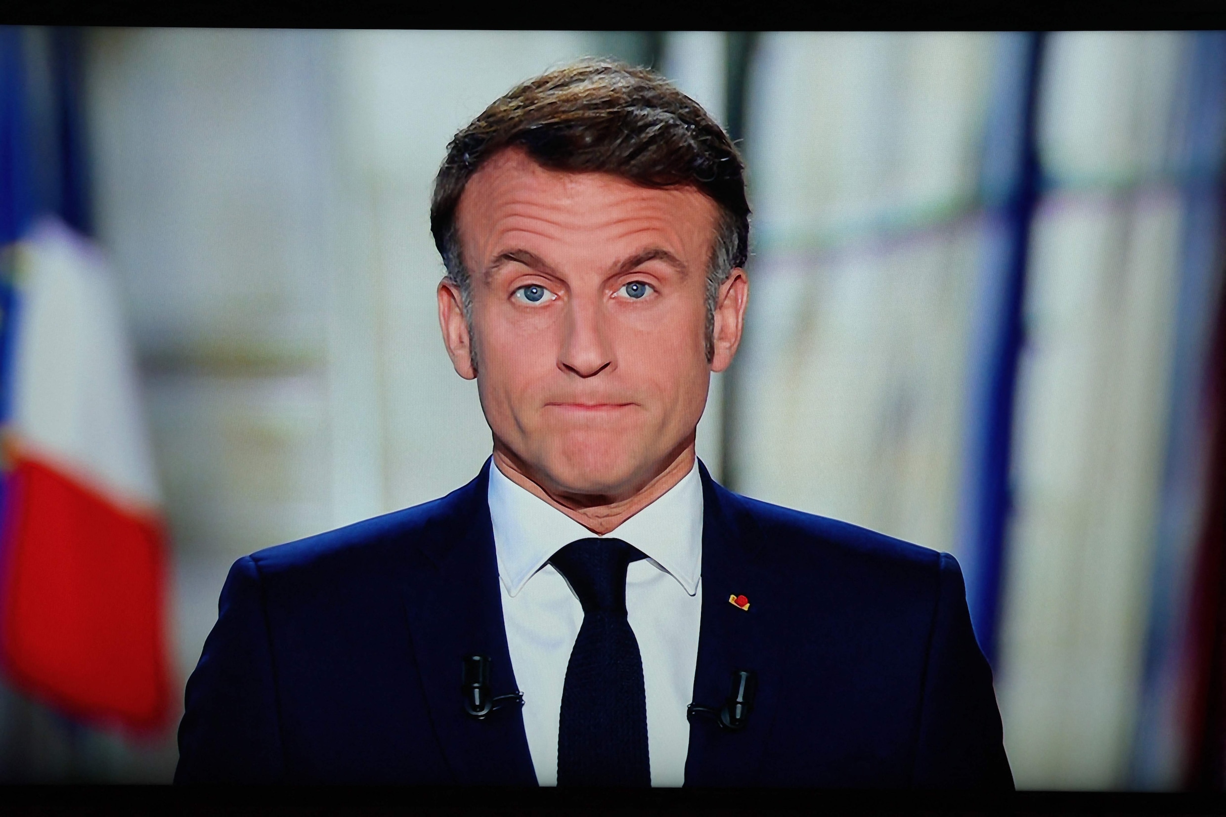 Macron spreekt mea culpa uit over ontbinden Franse parlement en ...
