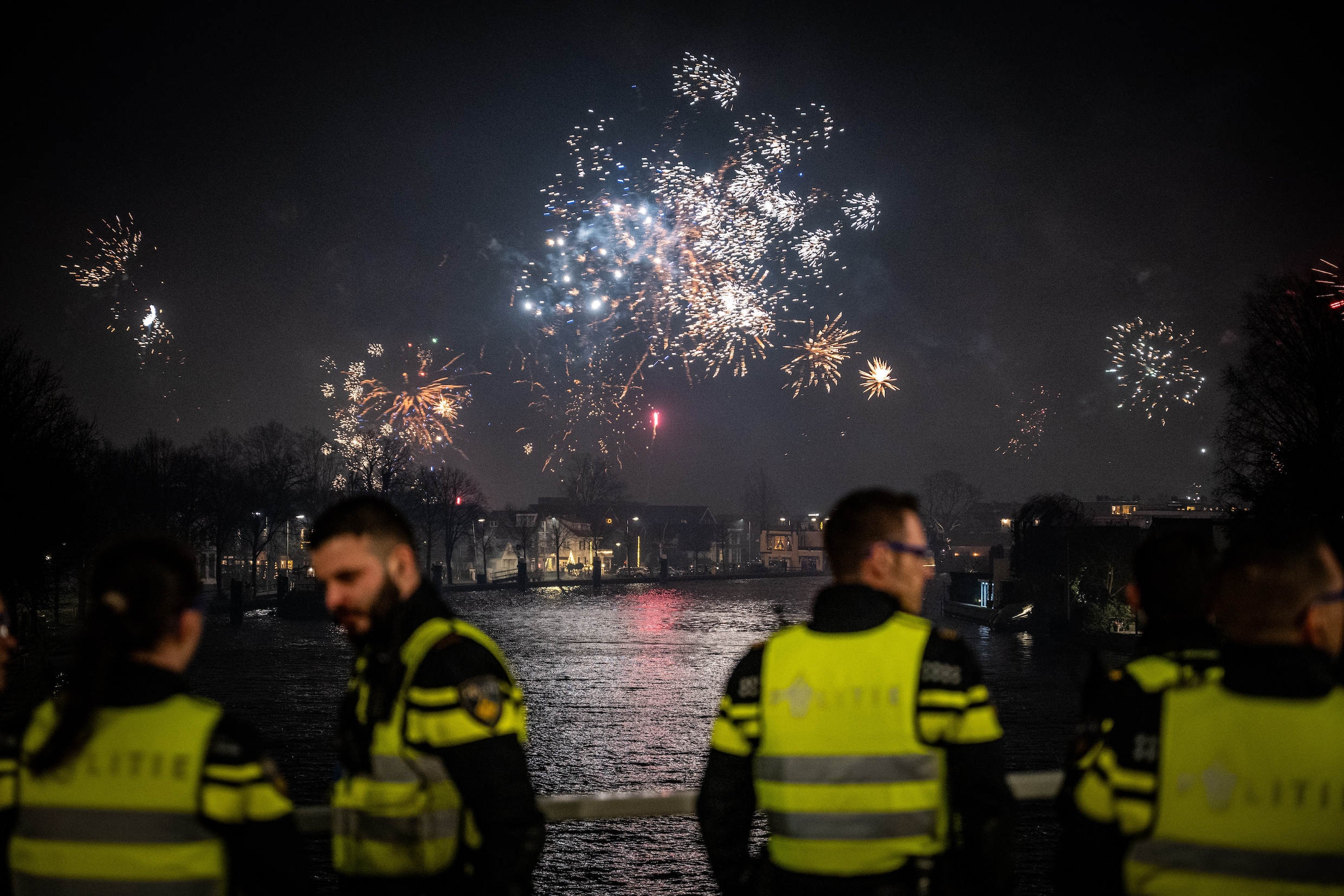 Opinie: Wie een hulpverlener schopt, moet een jaar lang toegang tot de ...