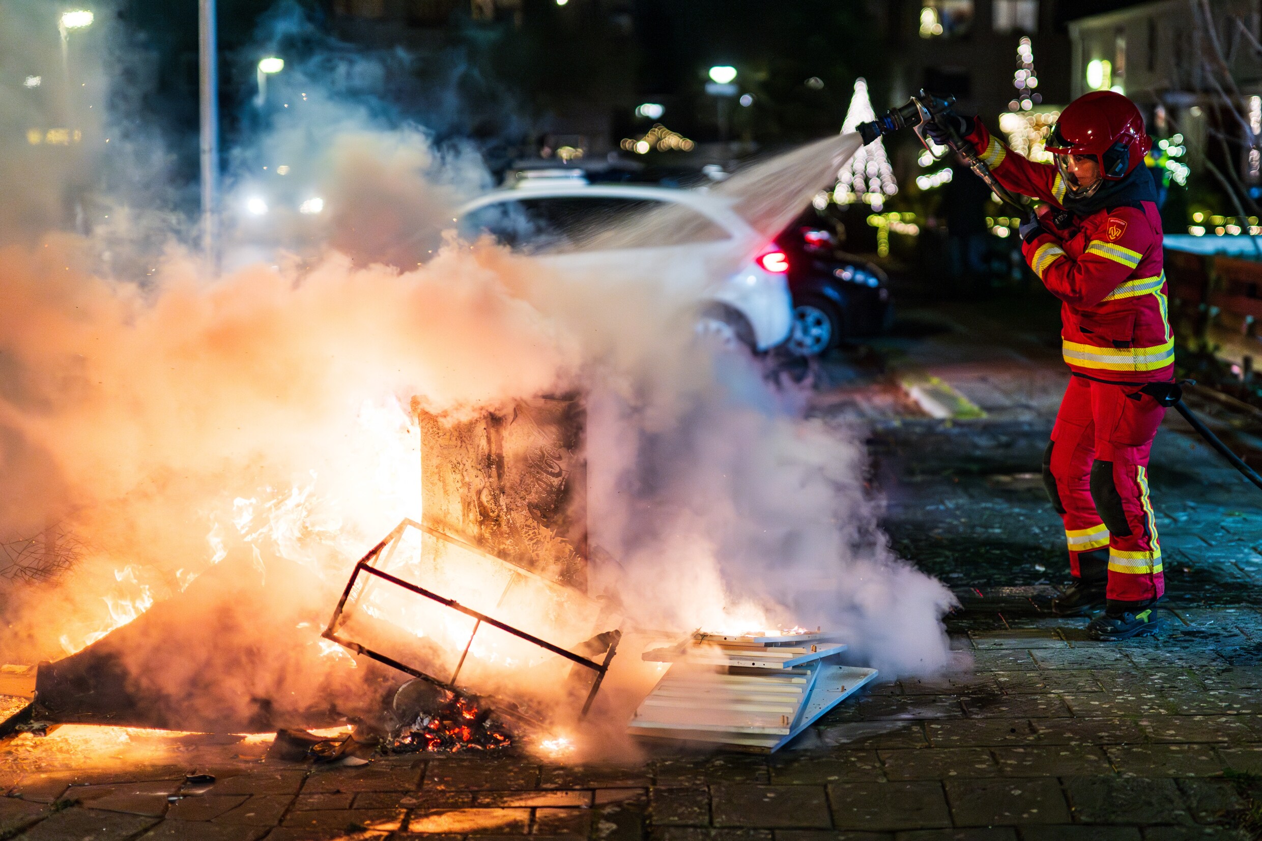 Burgemeesters willen wel van vuurwerk af. Maar hoe? | de Volkskrant