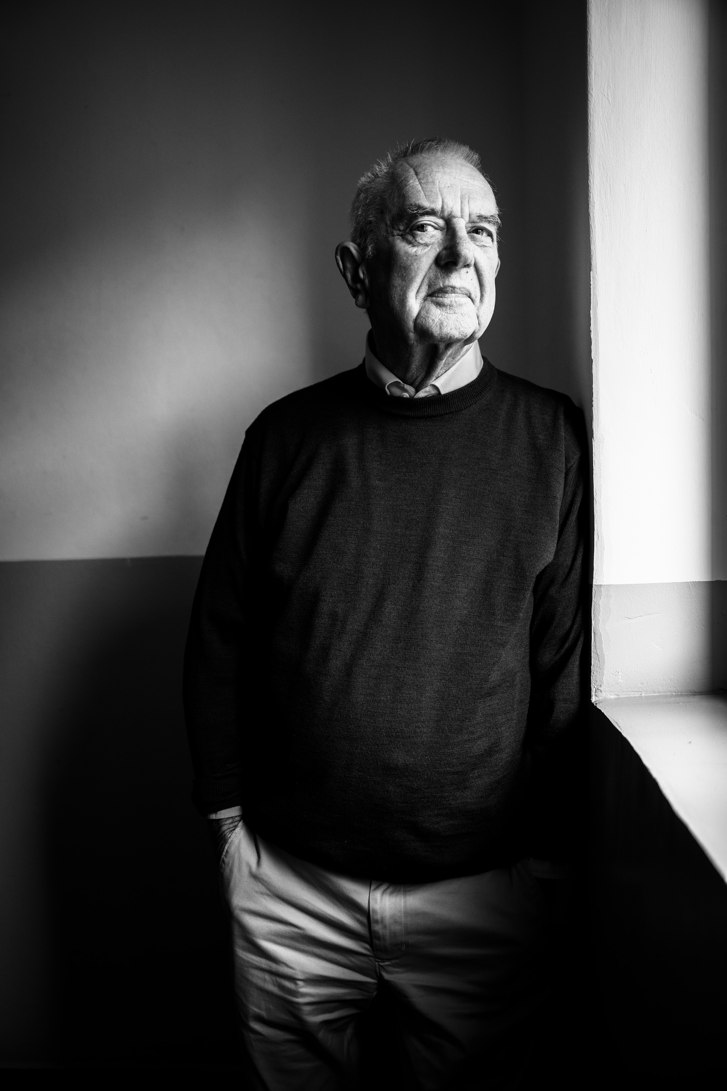 Guus Luijters (1943-2025): chroniqueur van het dagelijks leven ...