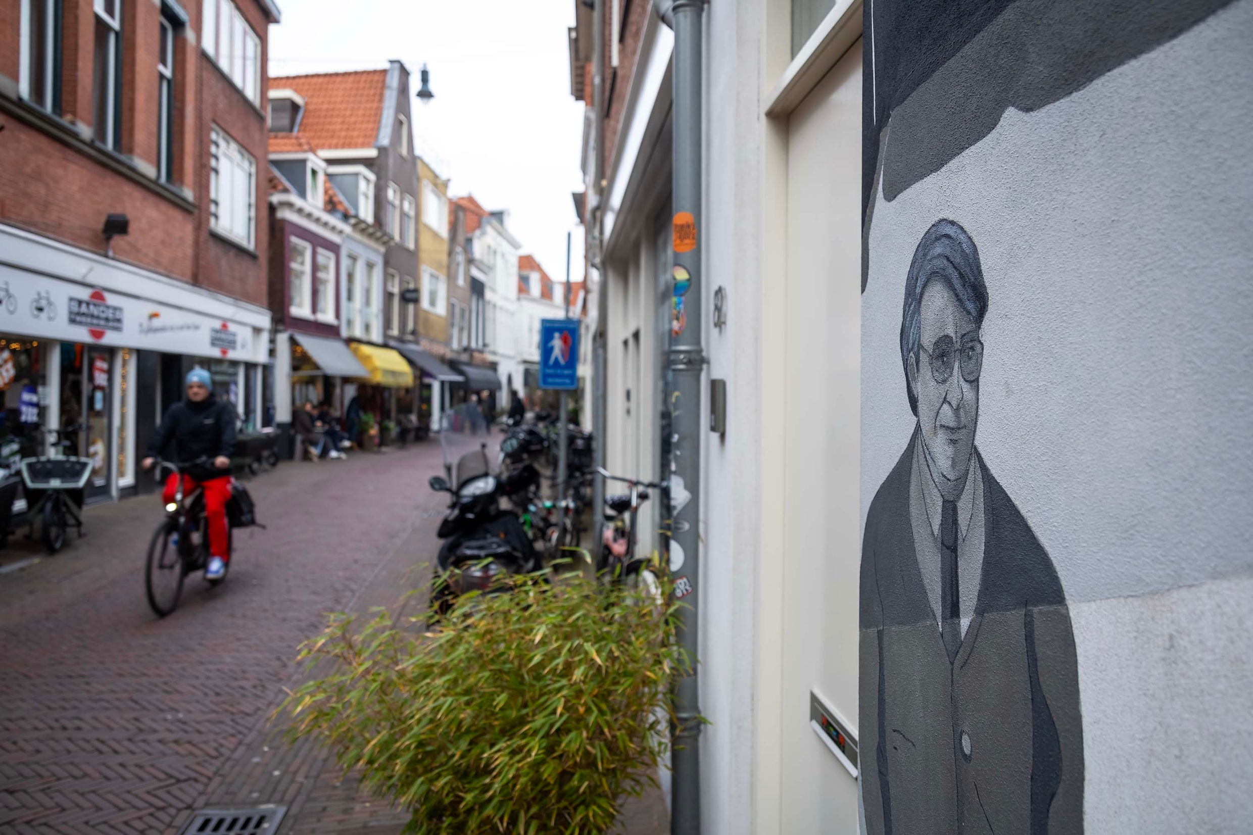 Wandel mee door het Haarlem van Godfried Bomans | de Volkskrant