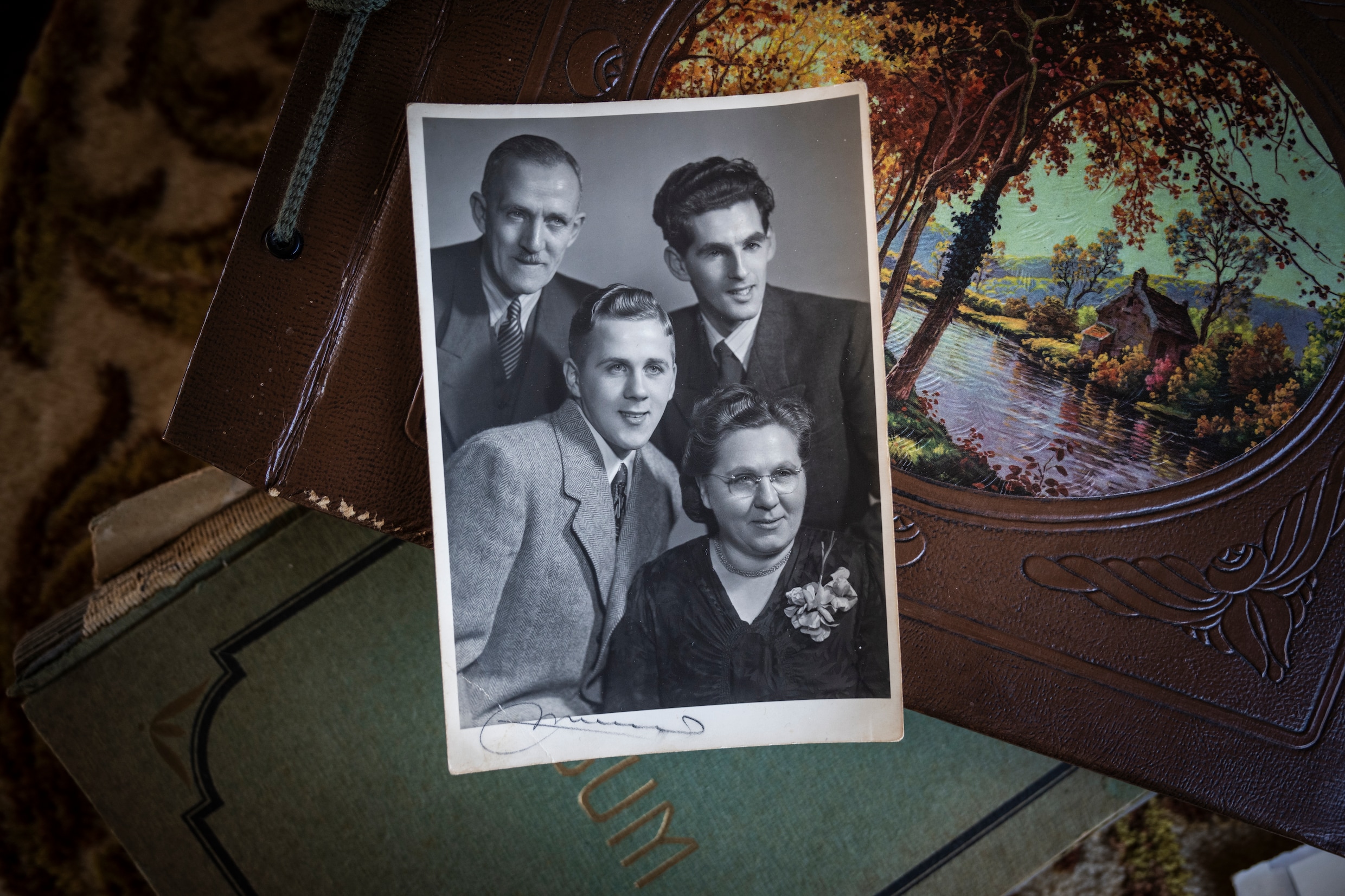 Hans van Dam (100): ‘Mijn ouders zijn zonder mij naar Canada ...