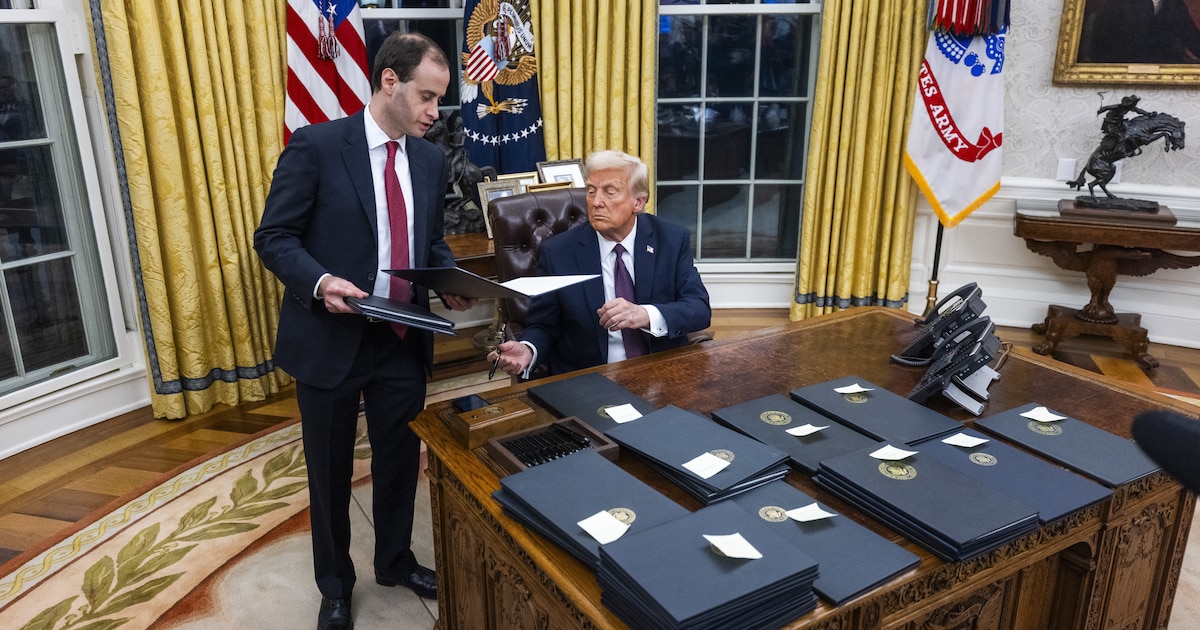 Trump tekent recordaantal decreten, zelfs bij zijn achterban niet ...