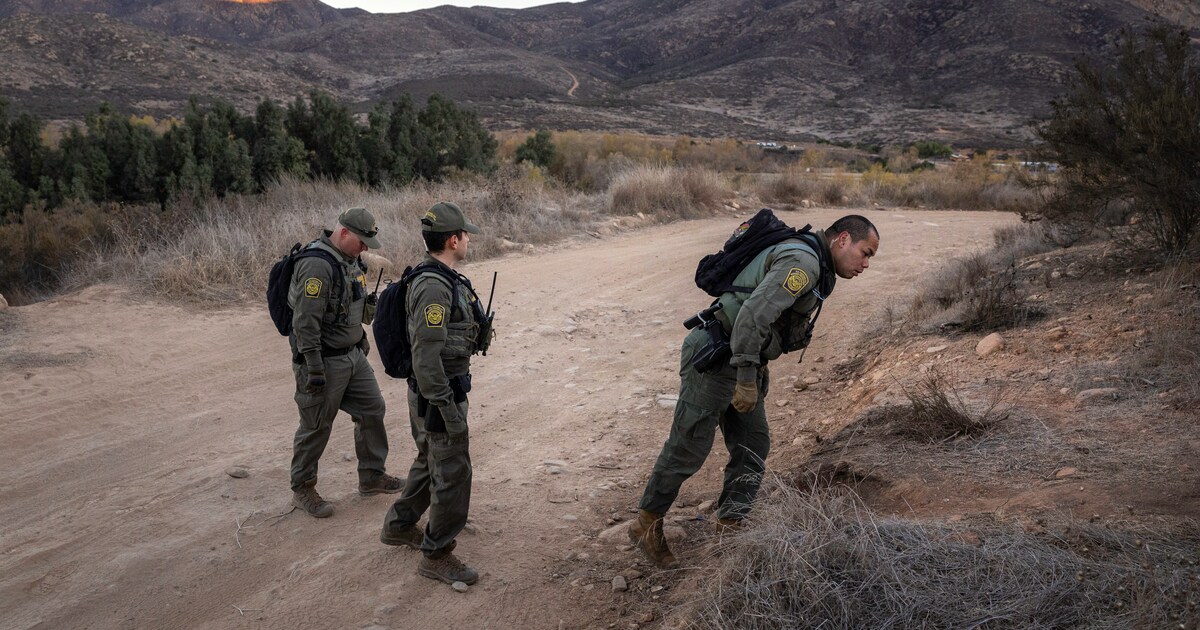 Nieuwe Amerikaanse regering wil migranten massaal deporteren, en kan daar nog eens een heel eind ...