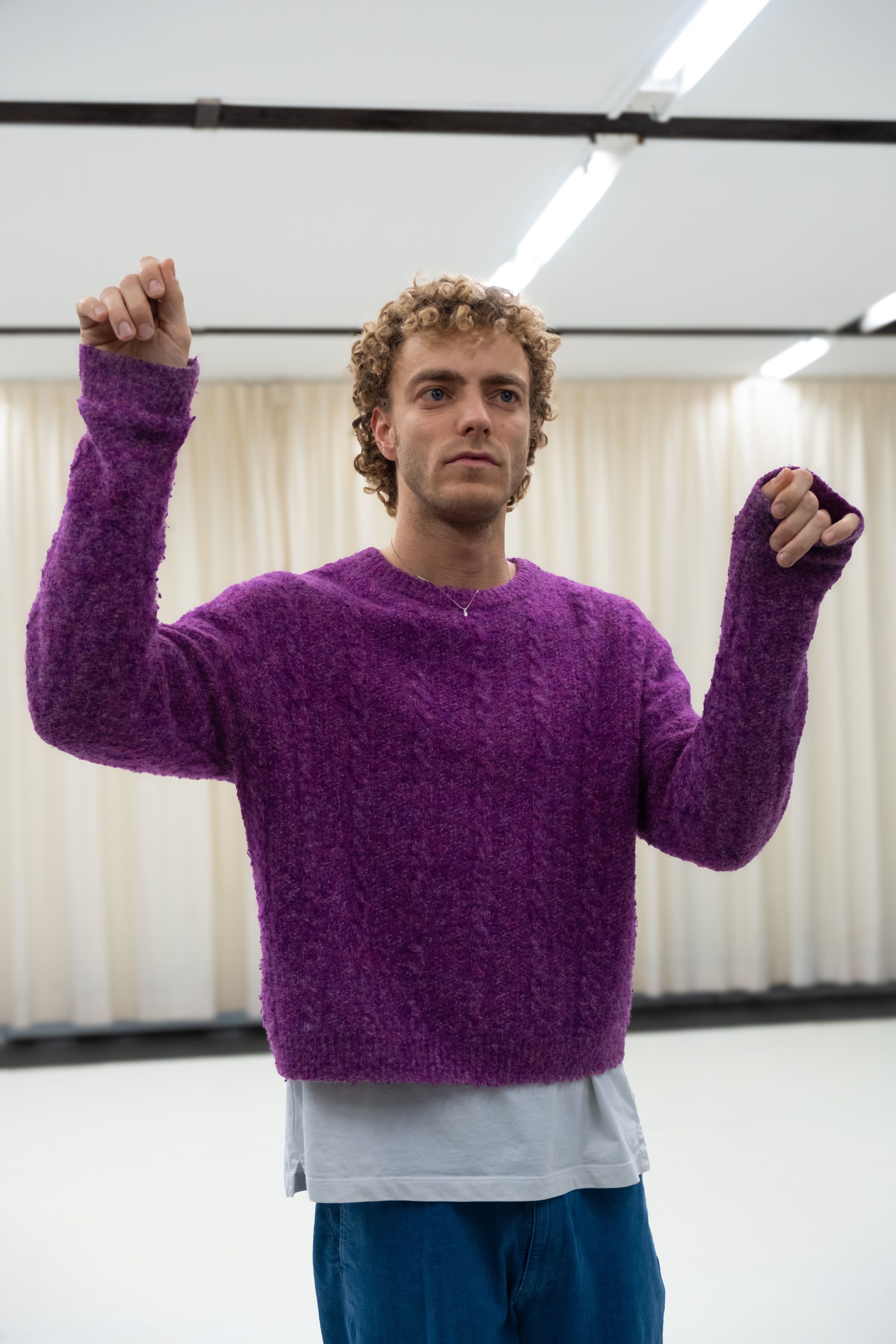 Besta je eigenlijk wel zonder anderen? Theatermaker Felix Schellekens ...