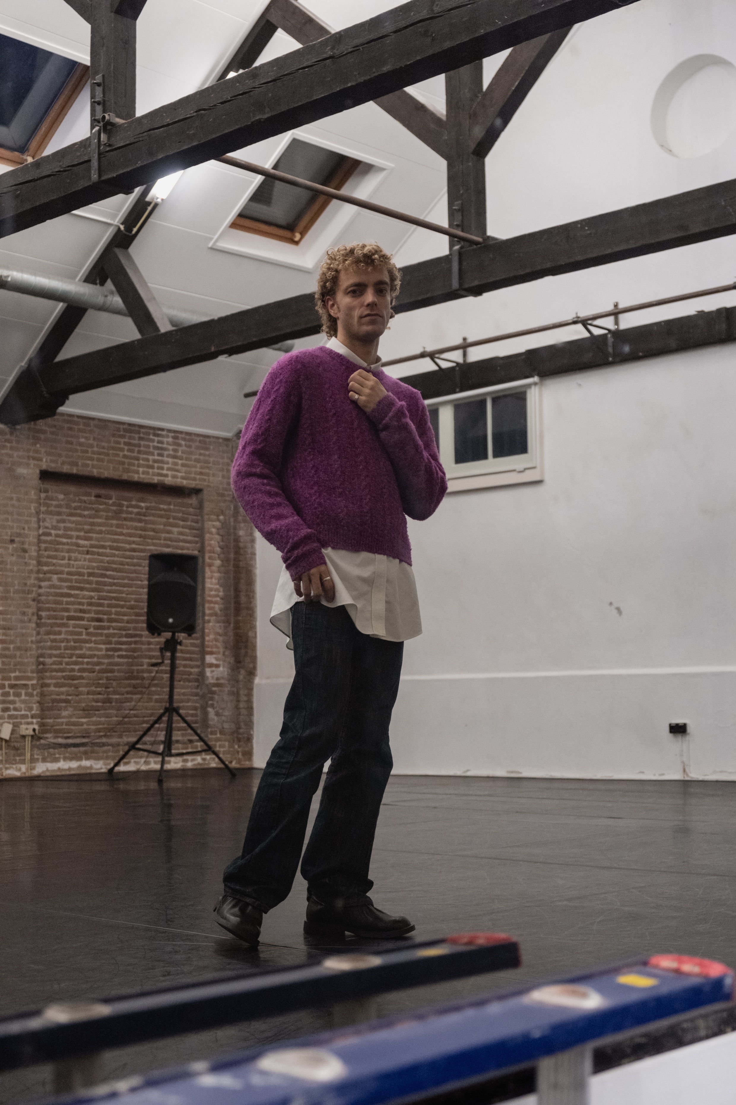 Besta je eigenlijk wel zonder anderen? Theatermaker Felix Schellekens ...