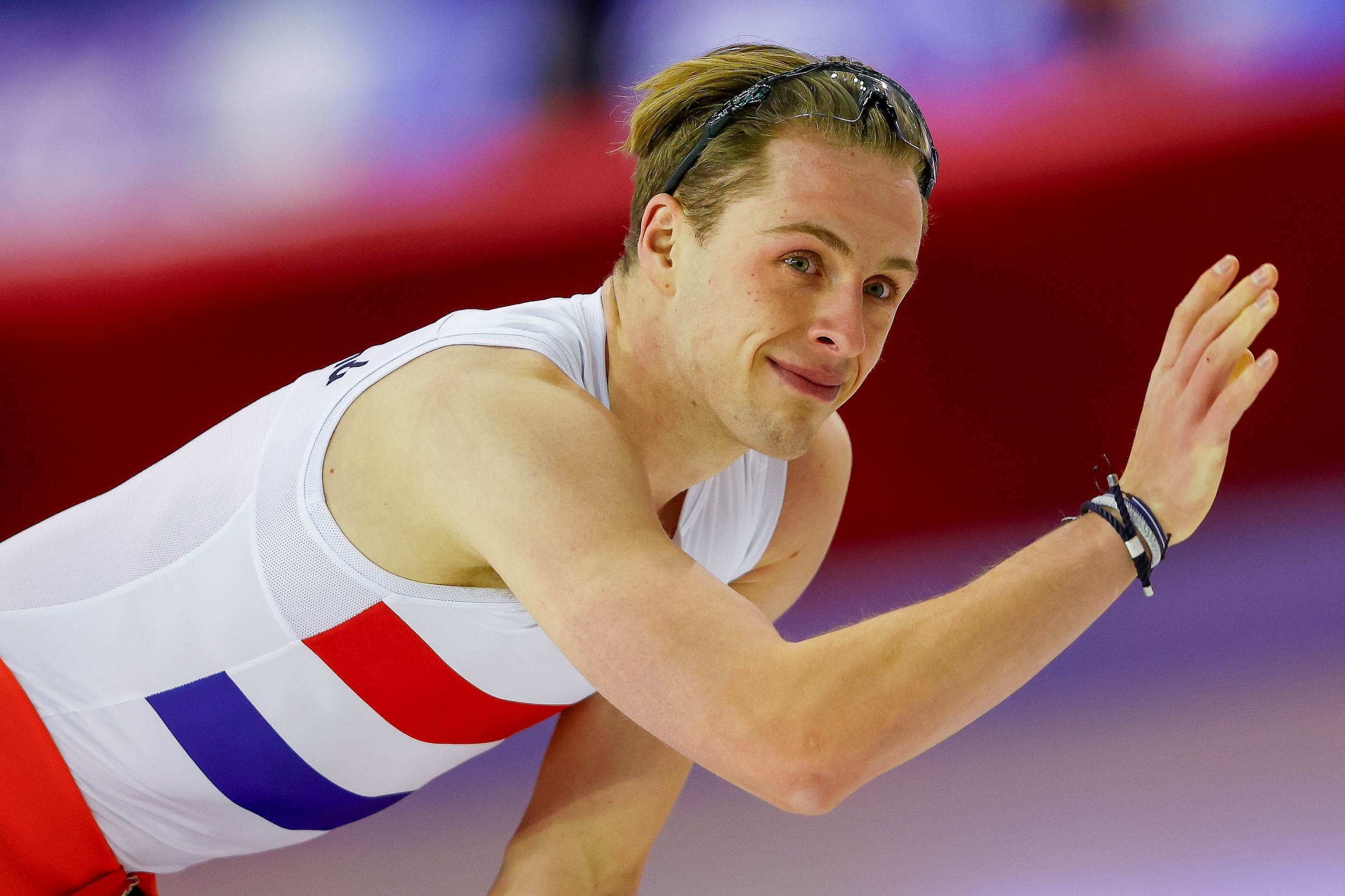 Voorzichtig mengt de razendsnel opgekomen Mats van den Bos (19) zich in ...