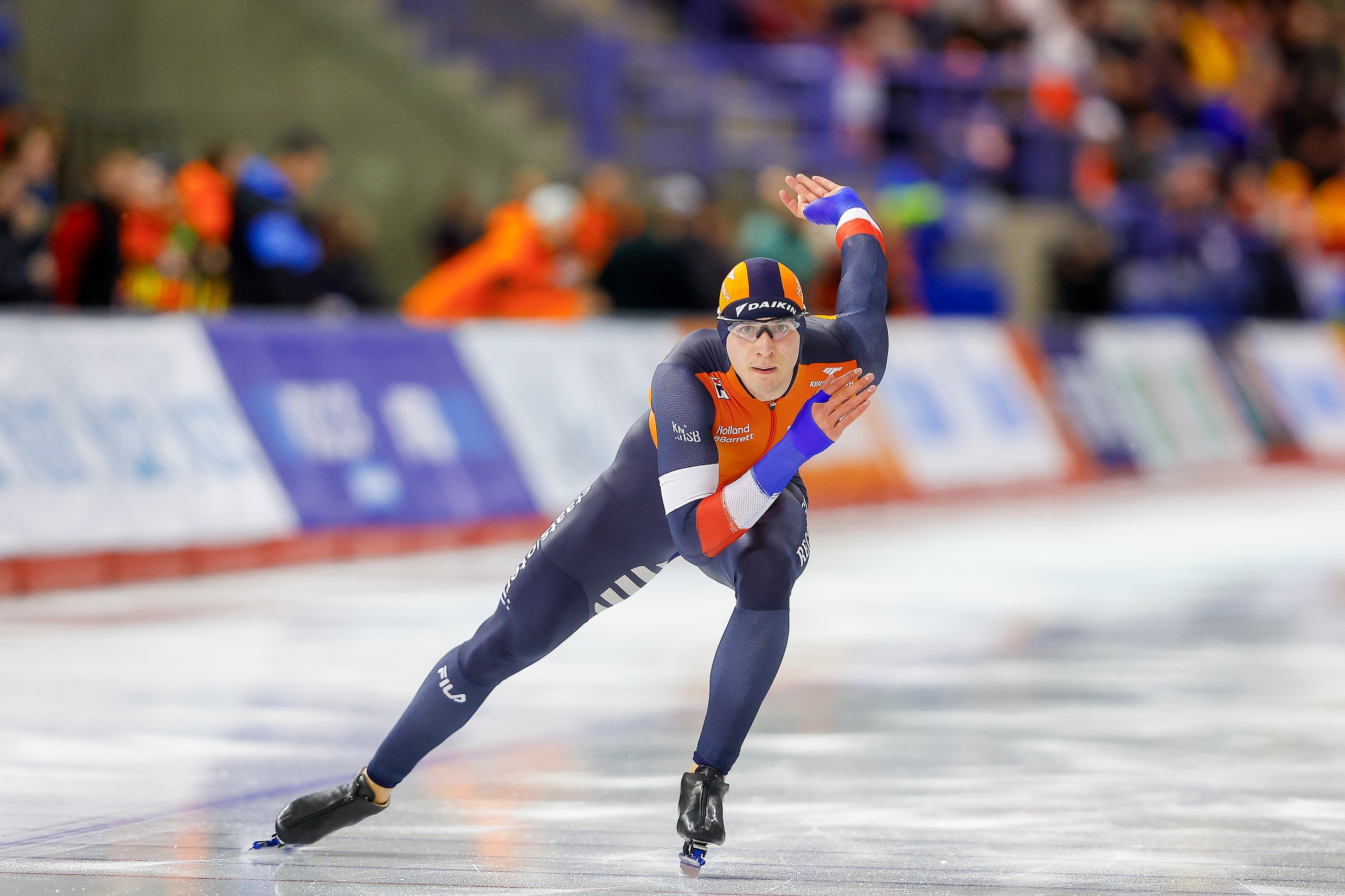 Jenning de Boo duikt onder de 34 seconden en schaatst naar Nederlands ...