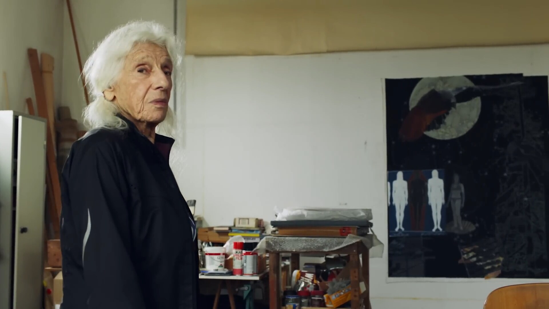 Kunstenaar Jo Baer (1929-2025) groeide uit van fervent hardcore minimalist tot poëtisch ...