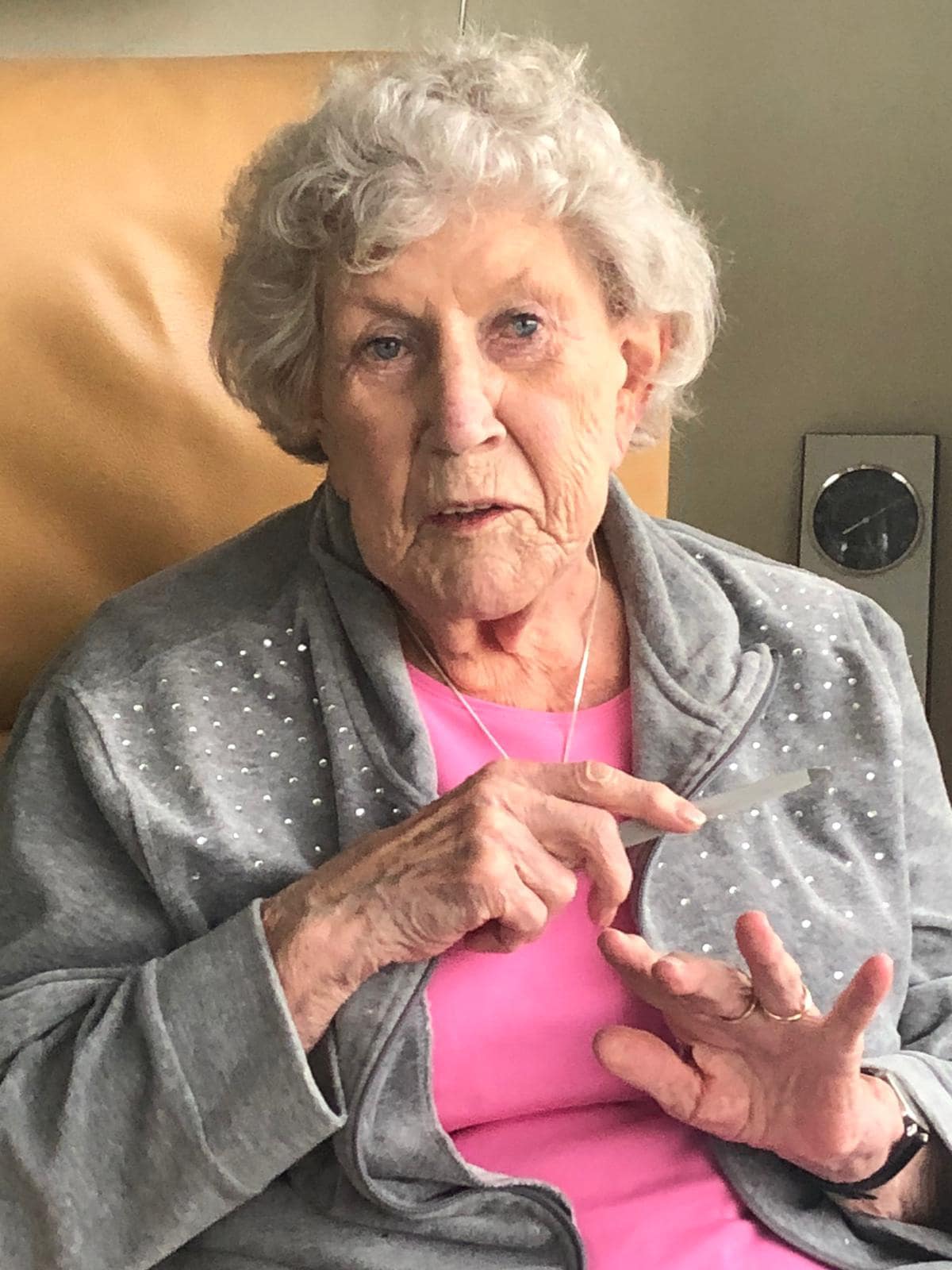 Wethouder Minny Luimstra-Albeda (1935-2024) kon gieren van het lachen ...