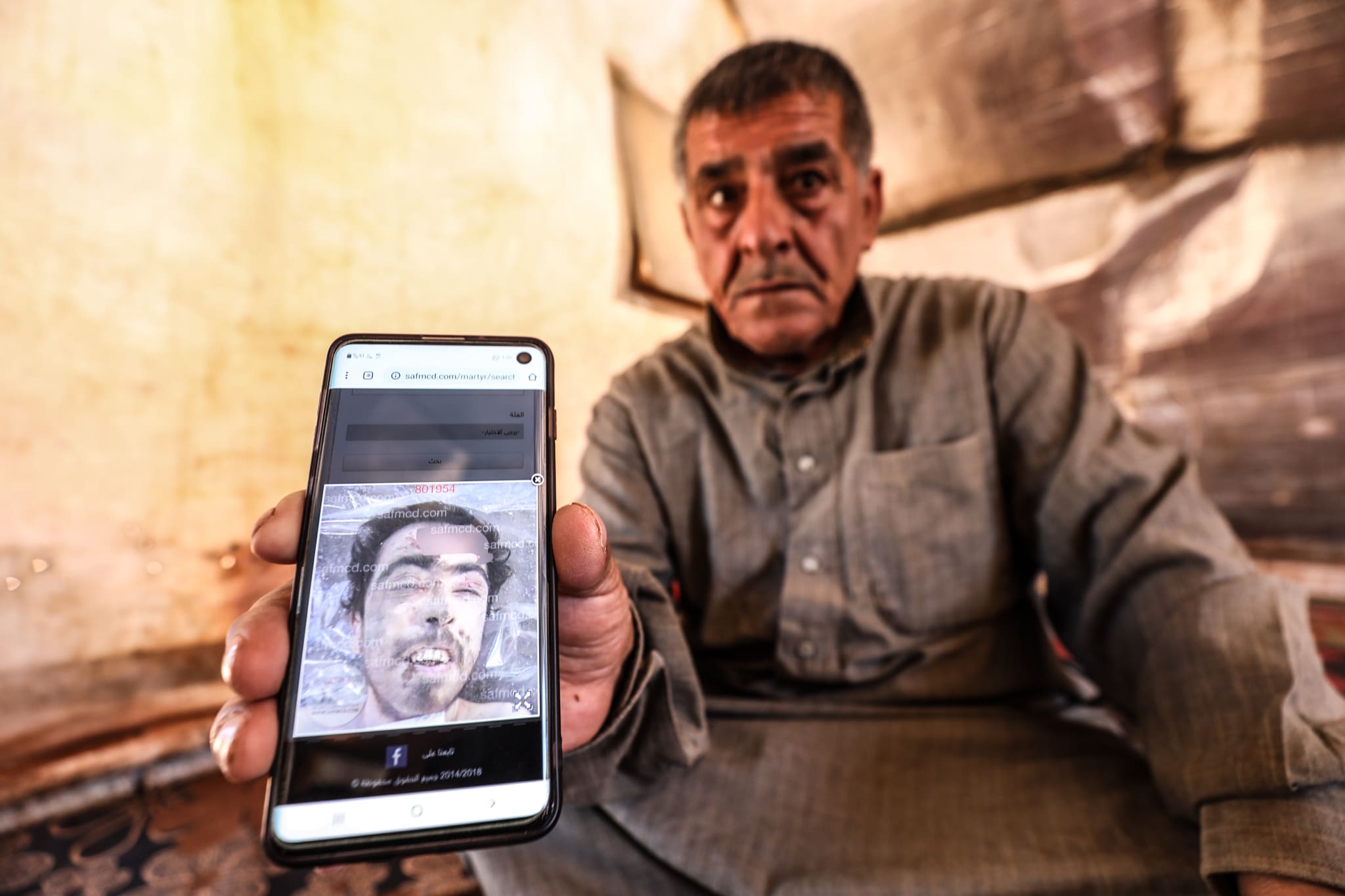 Klokkenluider die Syrische martelingen onthulde heeft eindelijk een ...