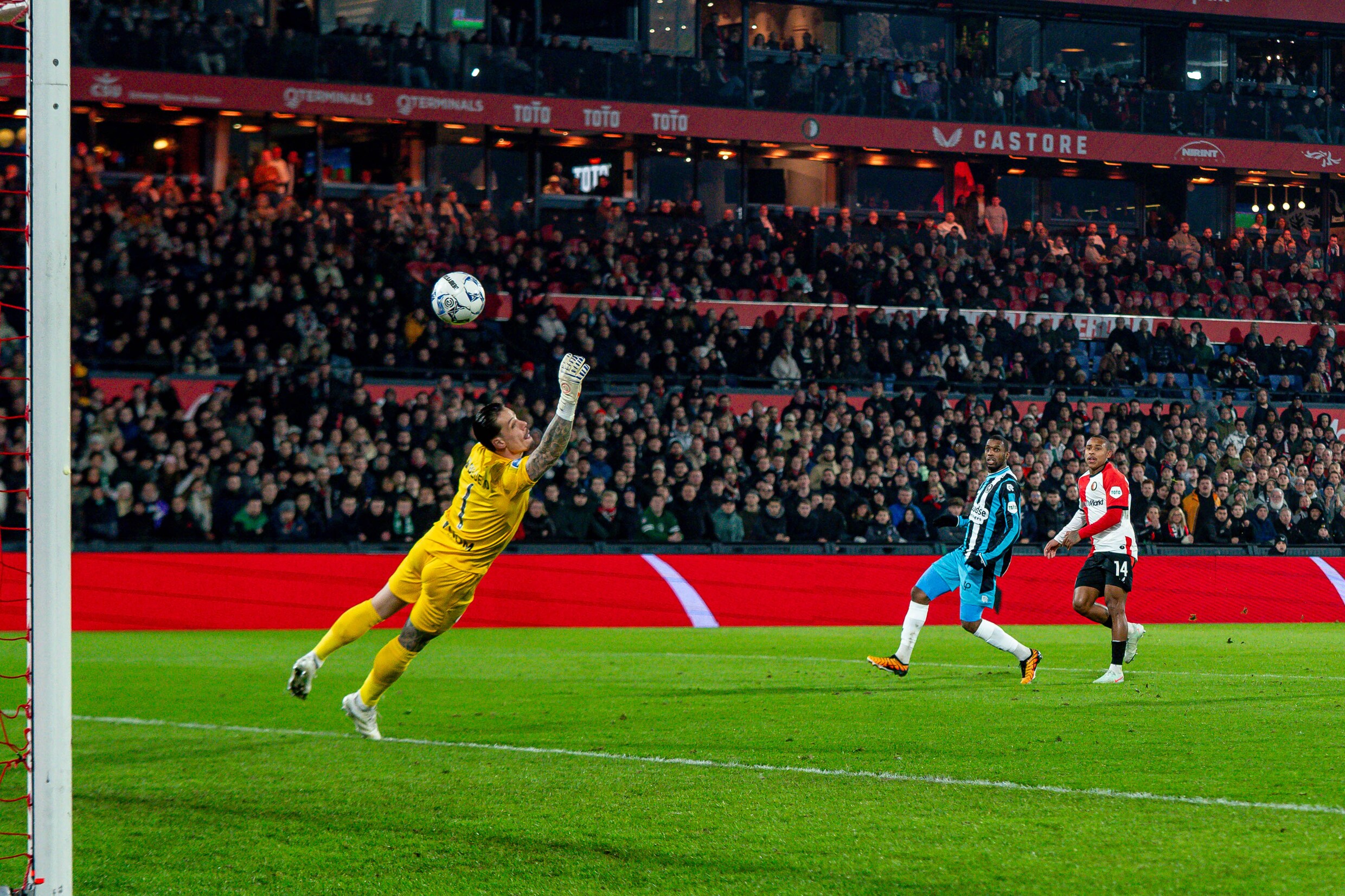Simpele winst op Sparta verbloemt voor even de problemen bij Feyenoord ...
