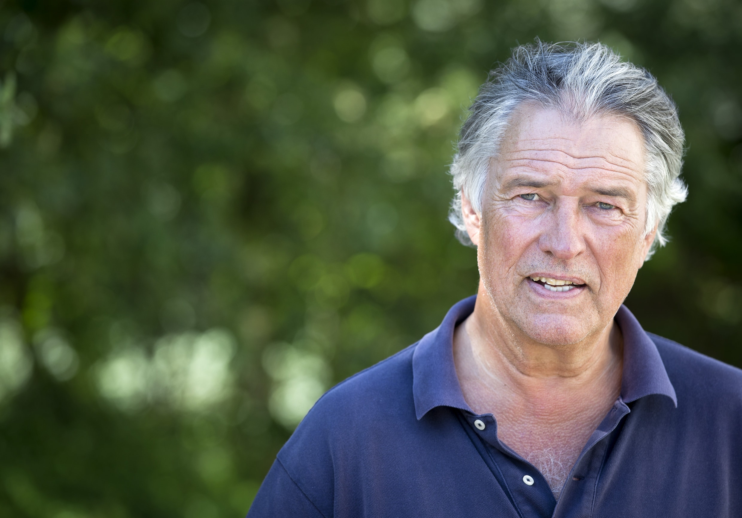 Ron Brandsteder (1950-2025) wist precies wie de echte sterren van de show waren | de Volkskrant