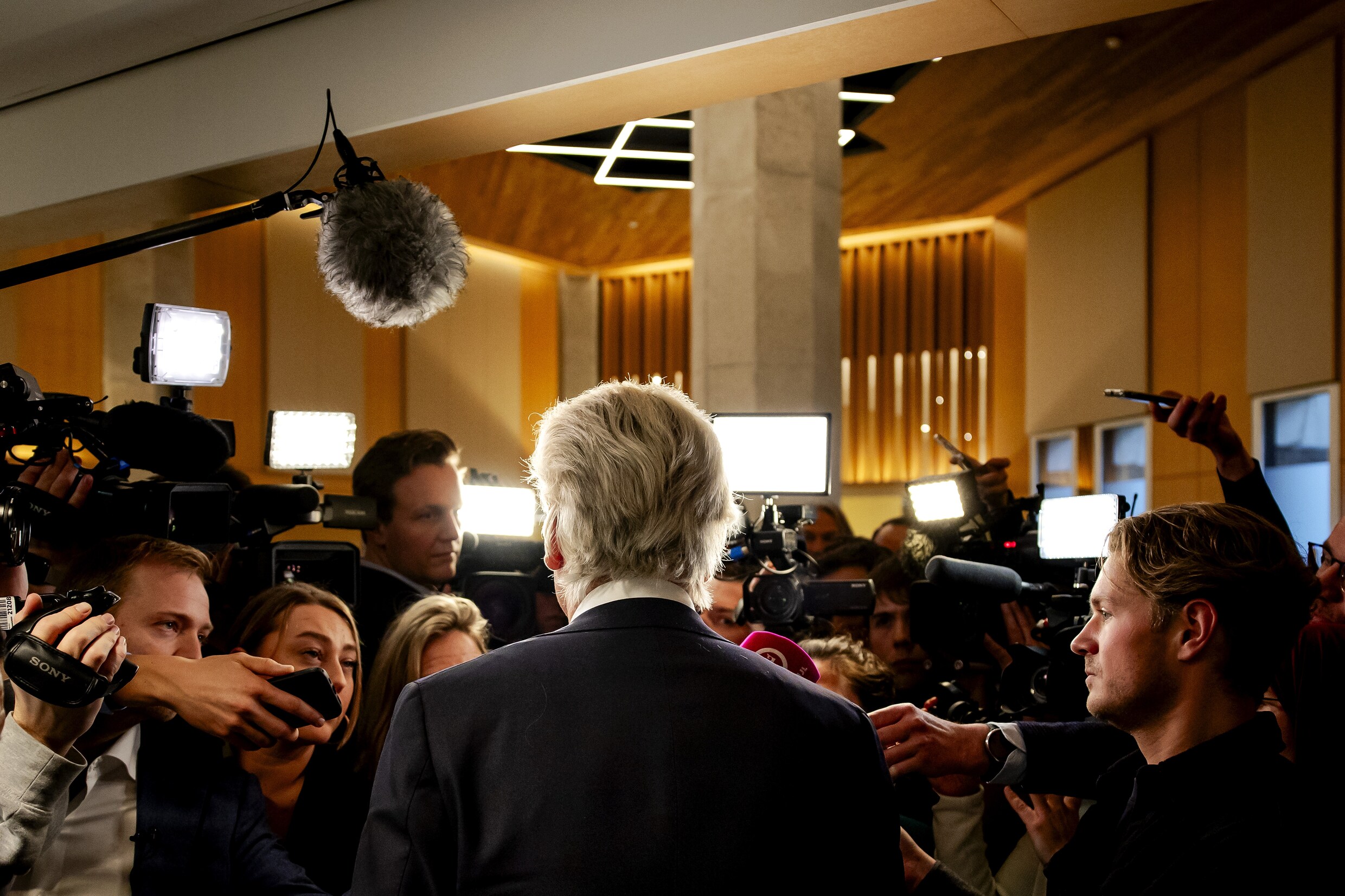 Wilders toont zich onverzoenlijk over inhoud asielwet maar komt NSC ...