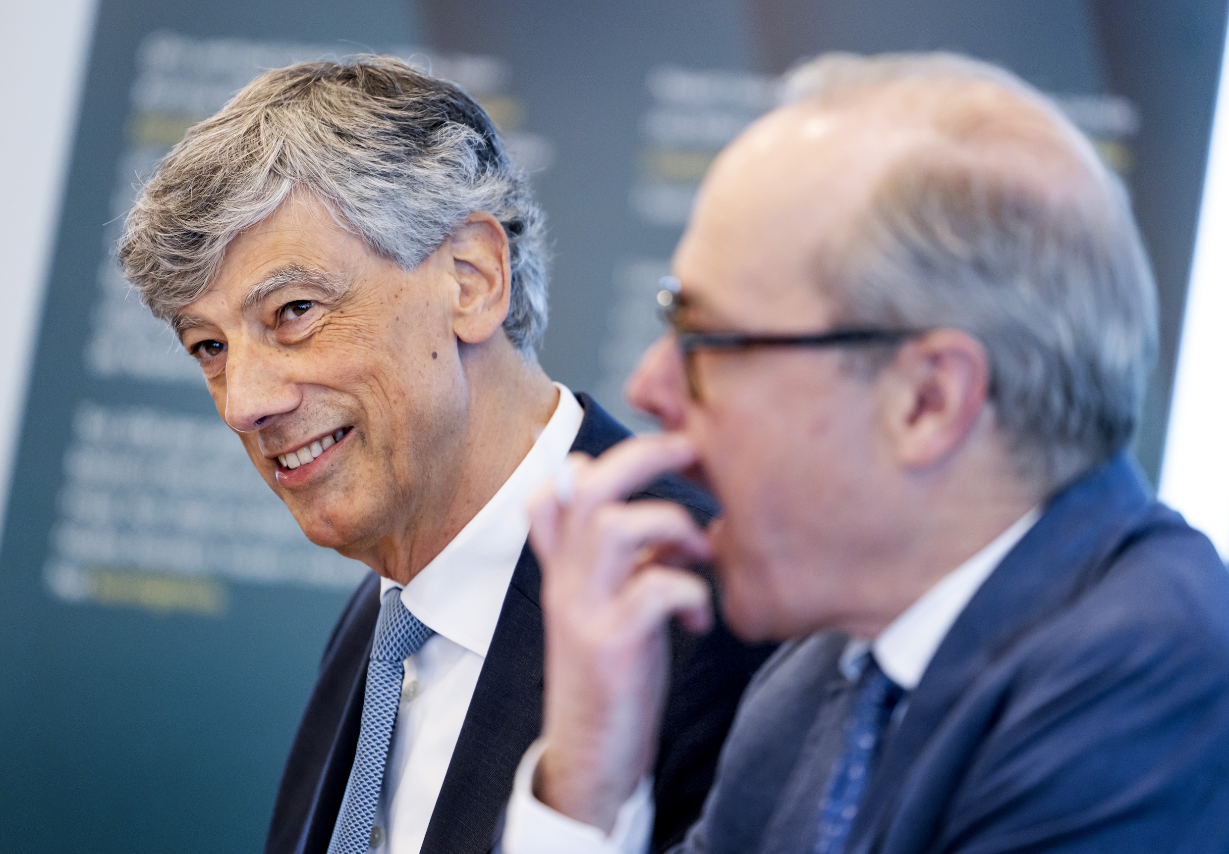 ABN Amro ziet winst dalen door hogere personeelskosten | de Volkskrant