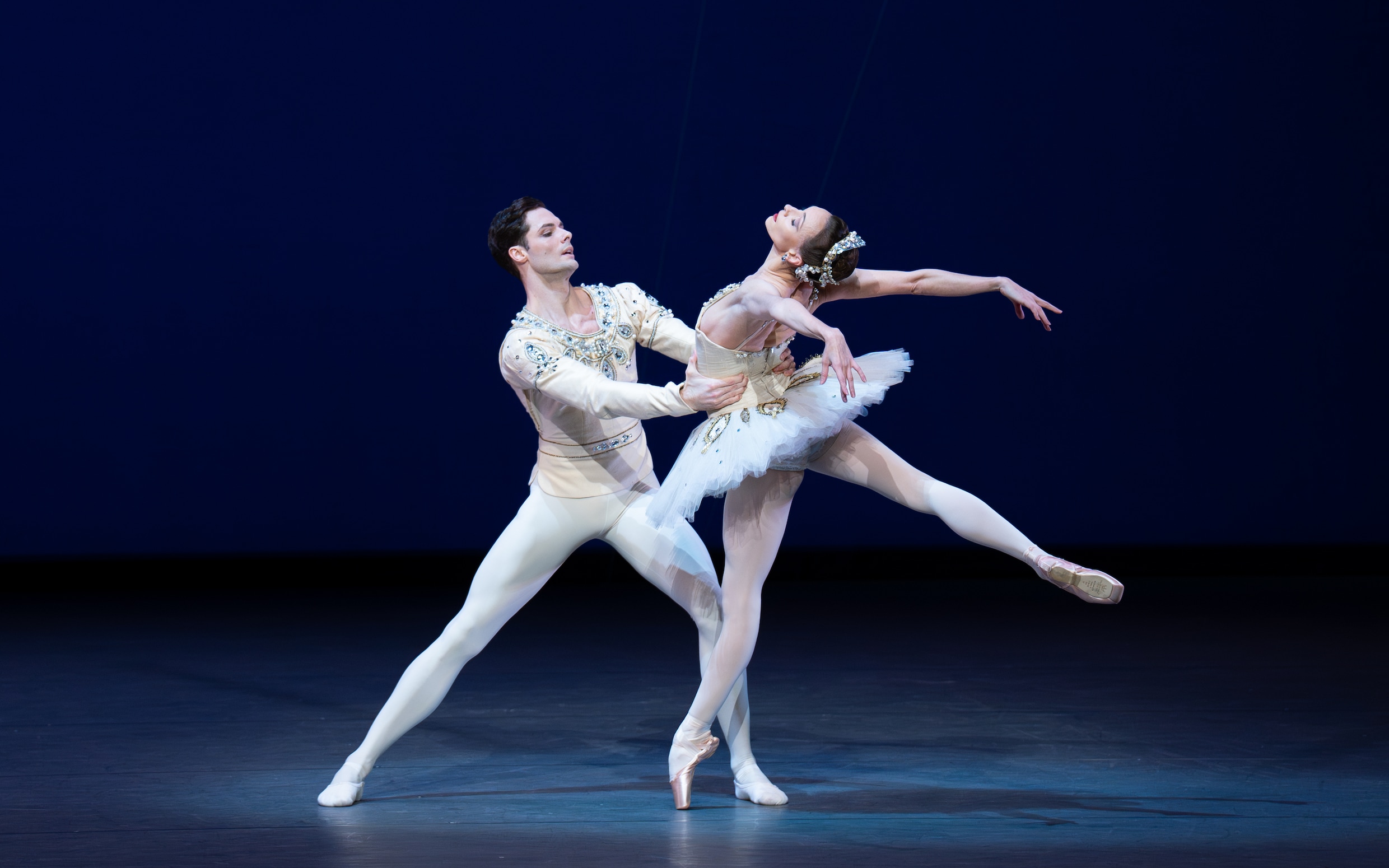 De dansers van Het Nationale Ballet brengen het drieluik ‘Jewels’ weer ...