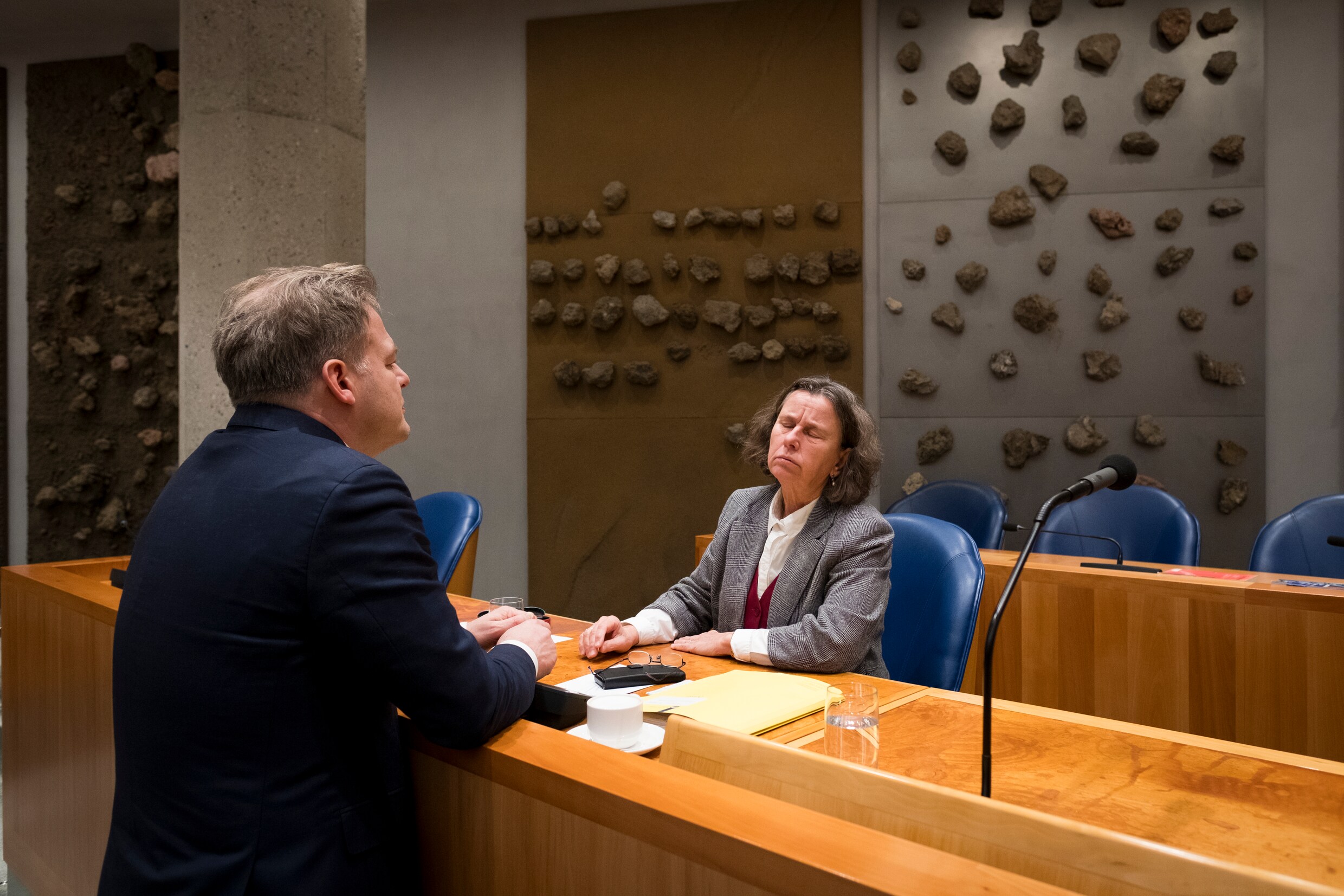 Oppositie verwijt PVV-minister Faber ‘slap verhaal’ over aanpak ...