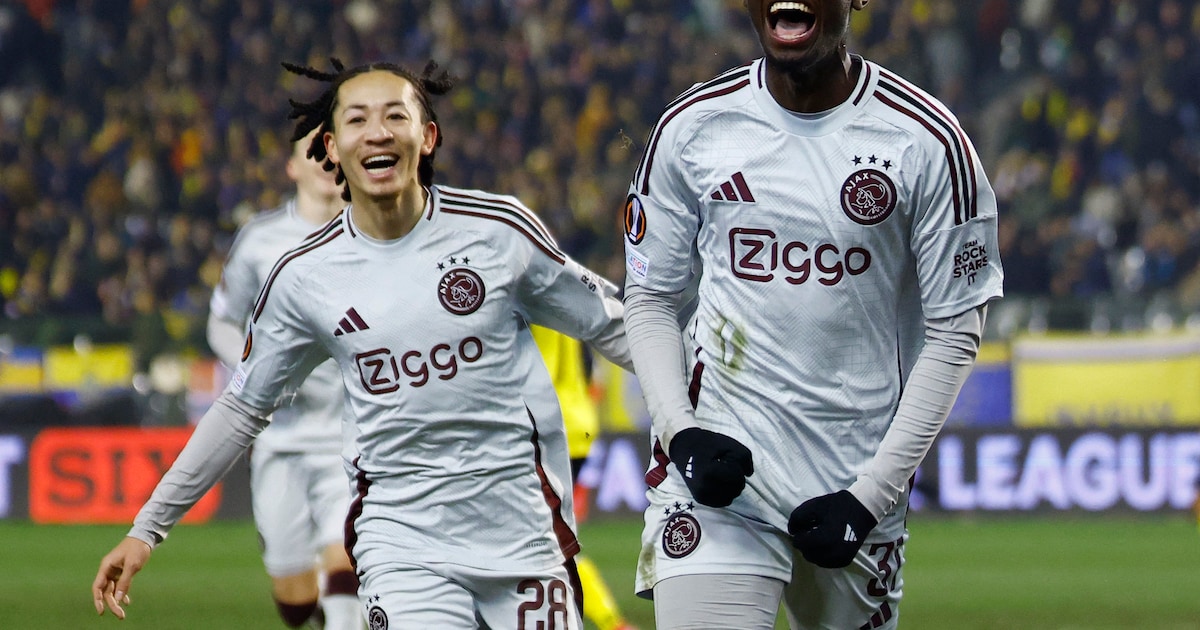 16-jarige Jorthy Mokio neemt Ajax bij de hand in eerste wedstrijd tegen ...